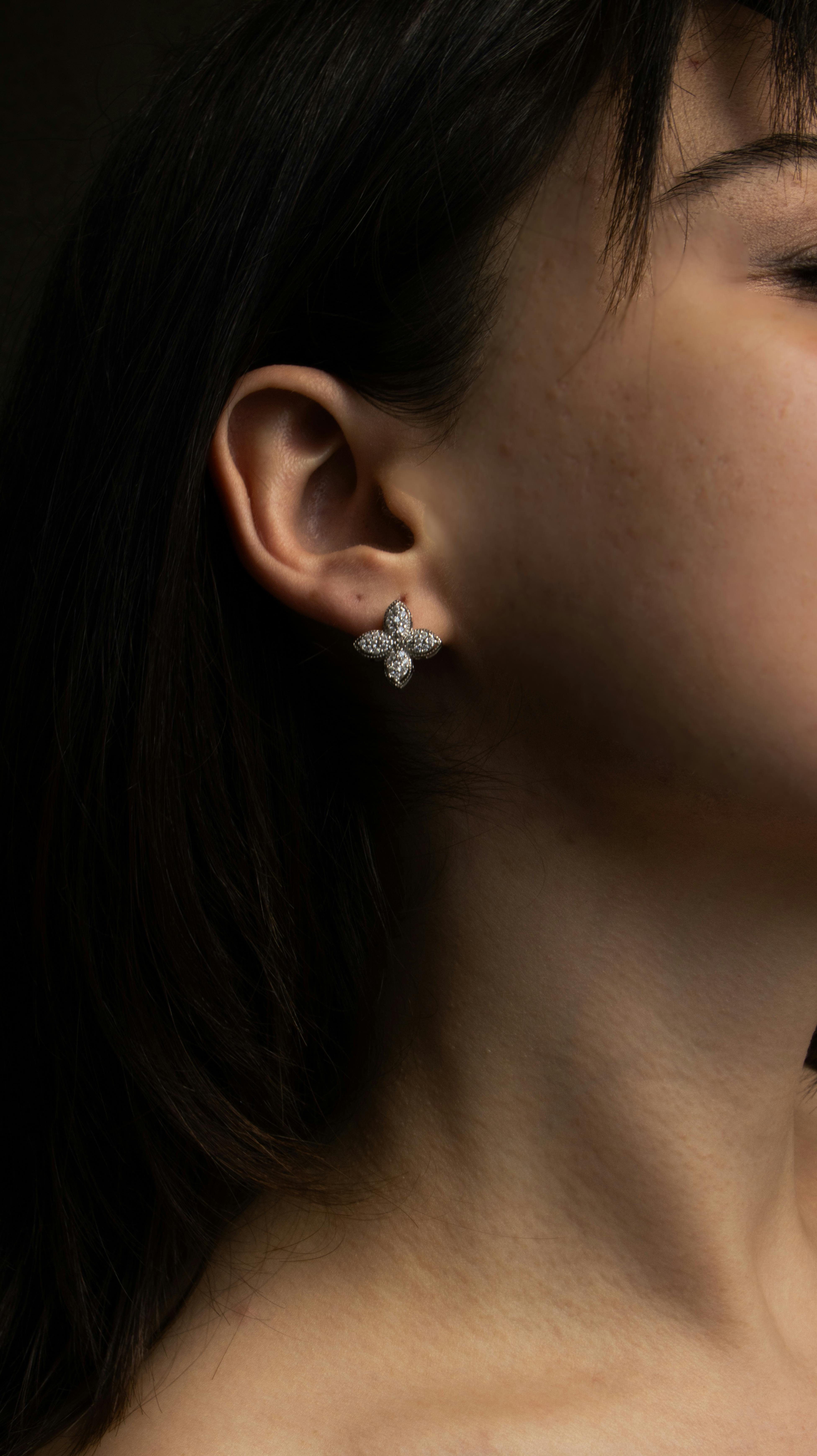 Diamond Earring Model Working Women Photos, Download The BEST Free ...