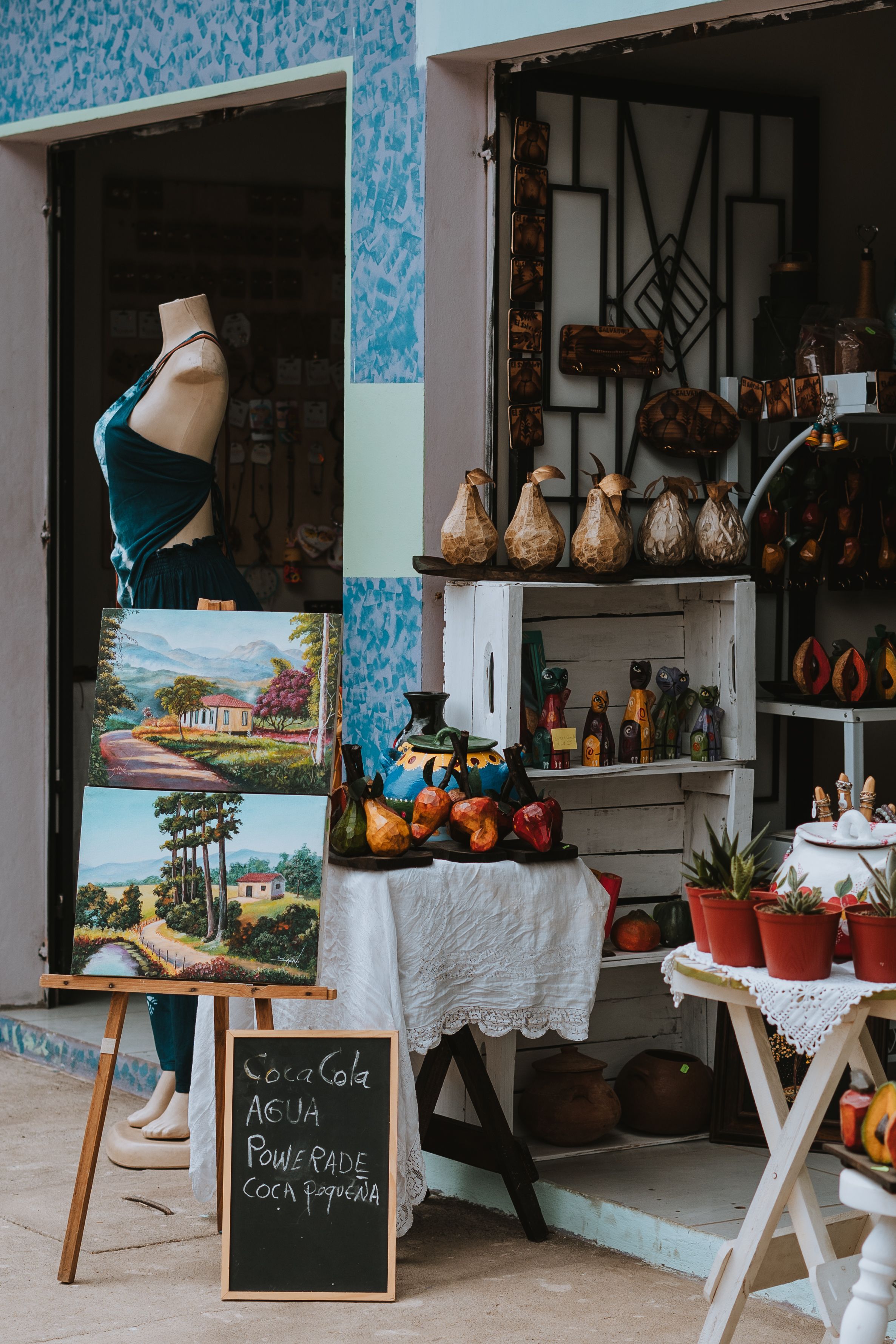 Exterior of a Shop with Art and Decorations · Free Stock Photo