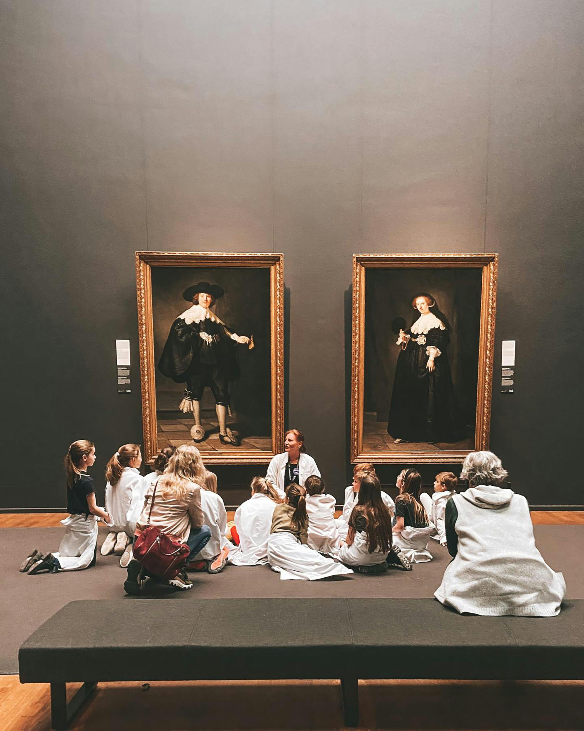 Teacher Talking to Group of Children About Rembrandts Paintings · Free ...