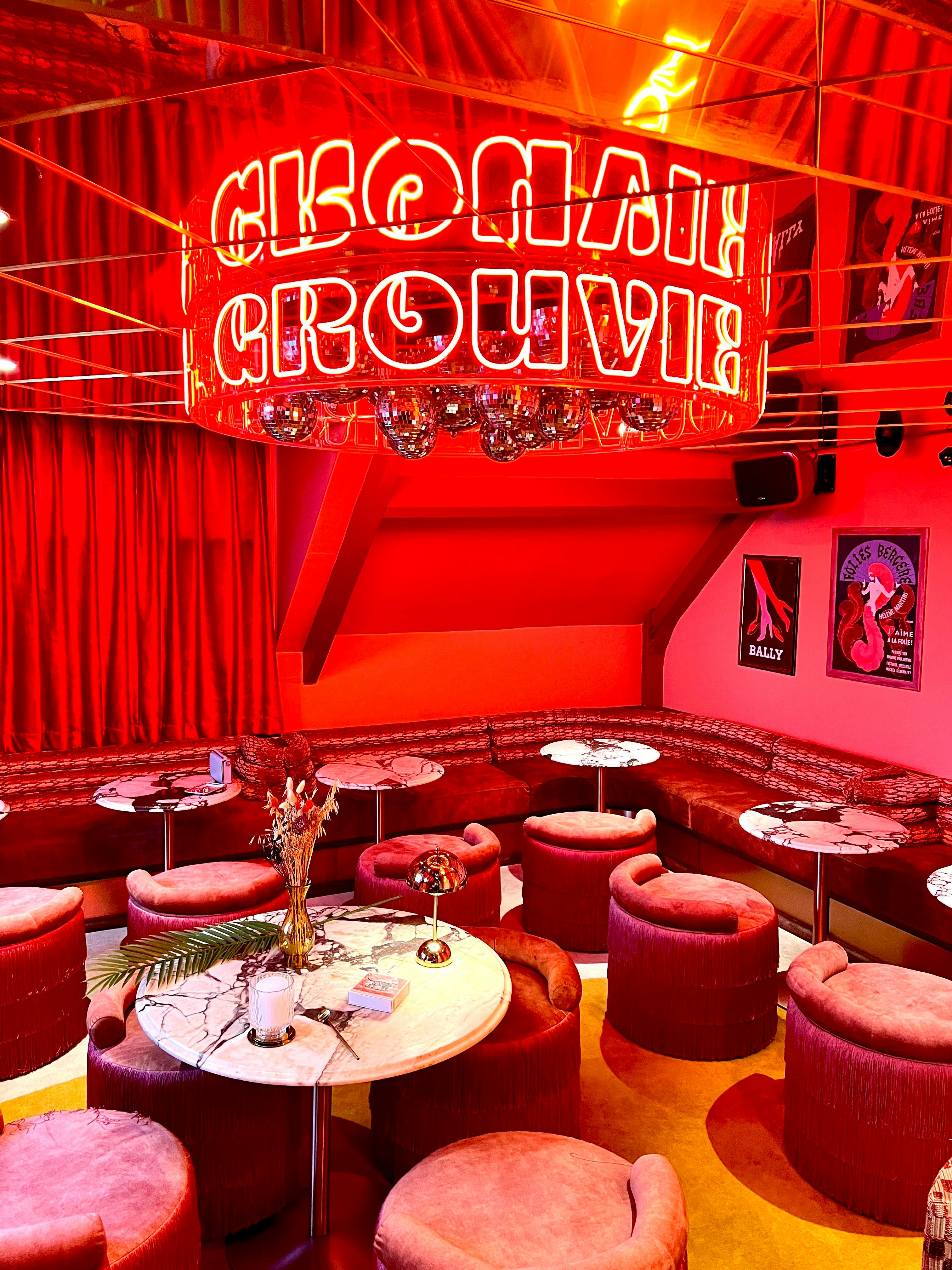 A red and white bar with neon lights · Free Stock Photo