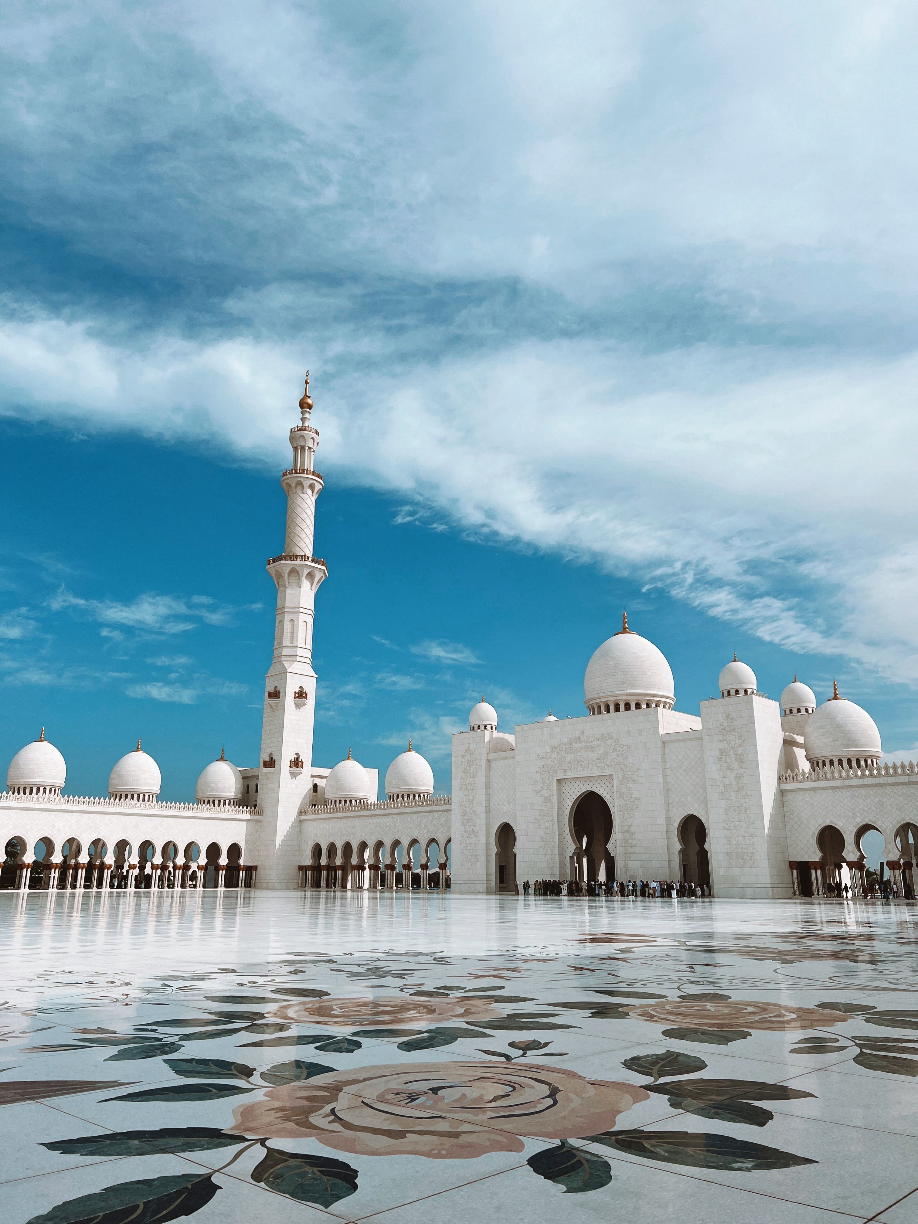 Sheikh Zayed Grand Mosque in Abu Dhabi · Free Stock Photo