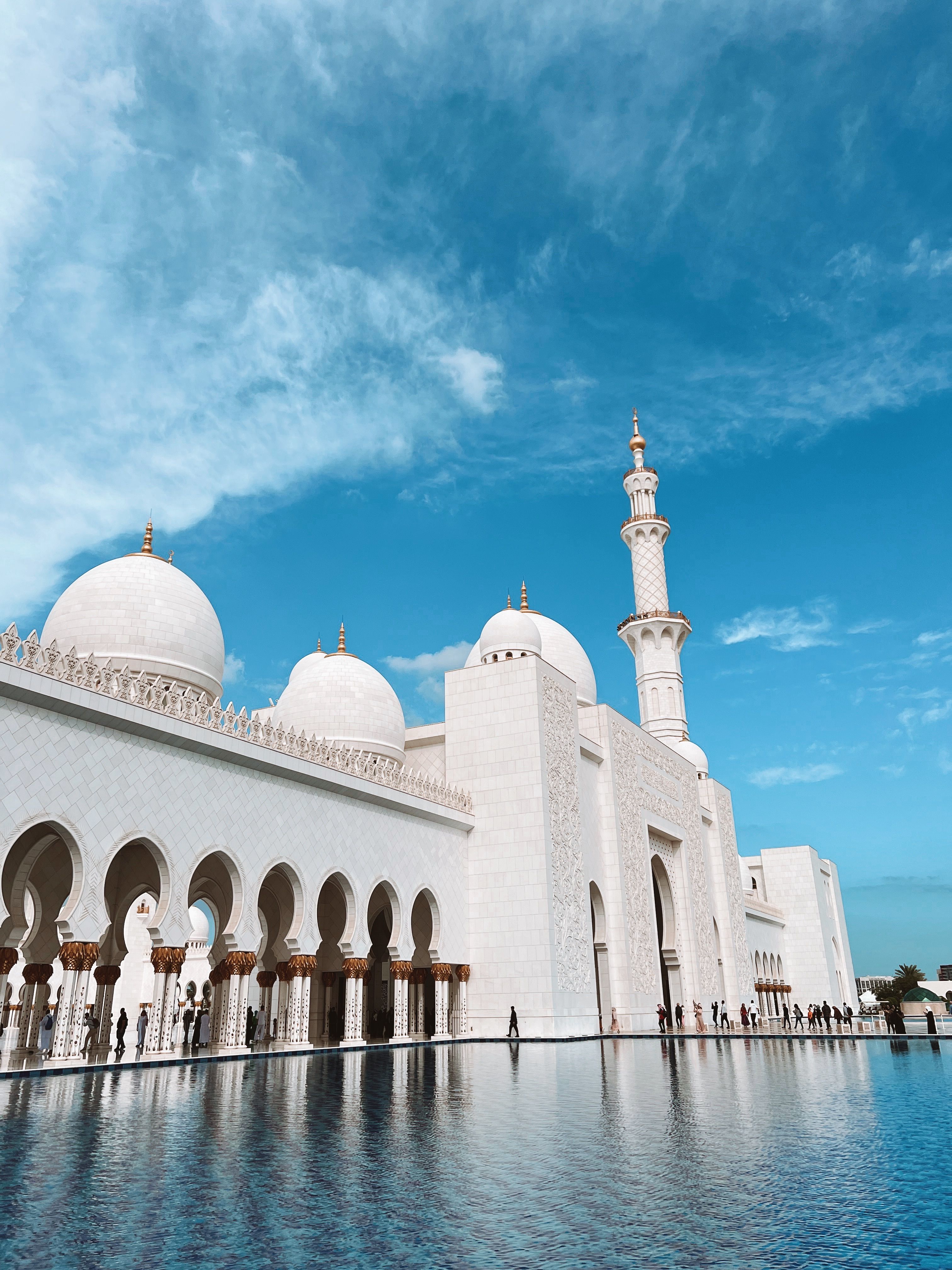 Facade of the Sheikh Zayed Grand Mosque in Abu Dhabi, UAE · Free Stock ...