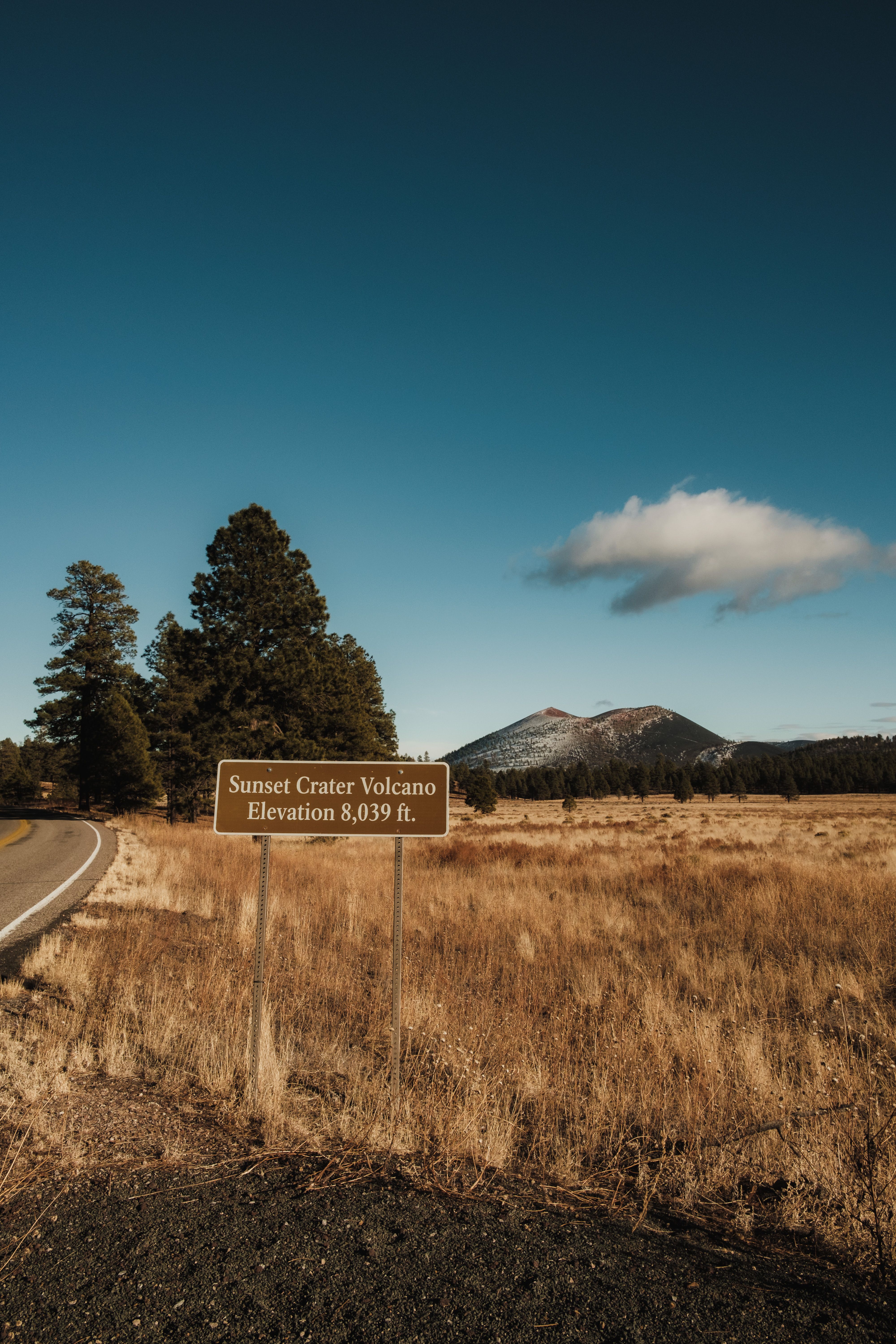A Road Sign in the Countryside · Free Stock Photo
