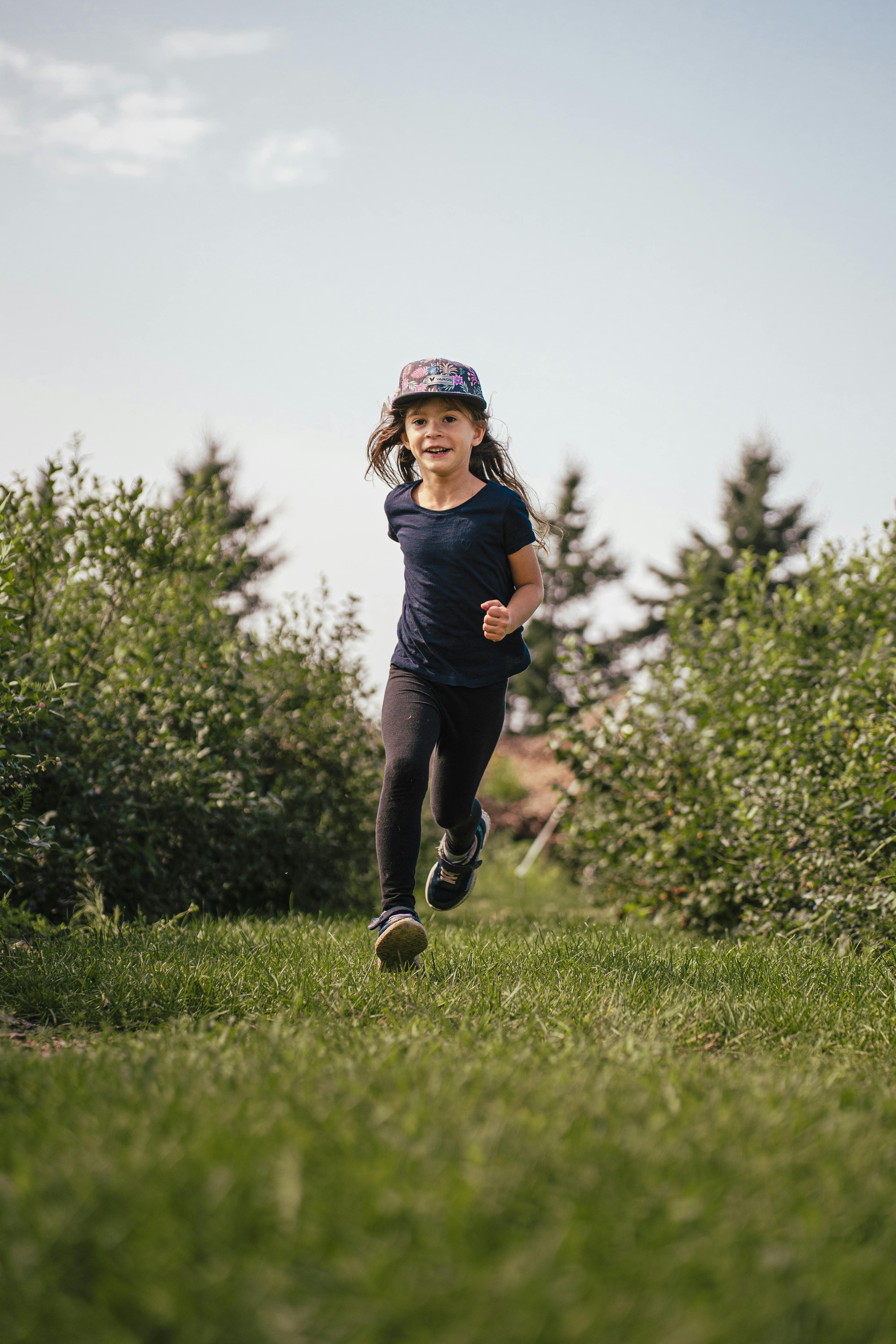 Girl Running Raw Photos, Download The BEST Free Girl Running Raw Stock ...