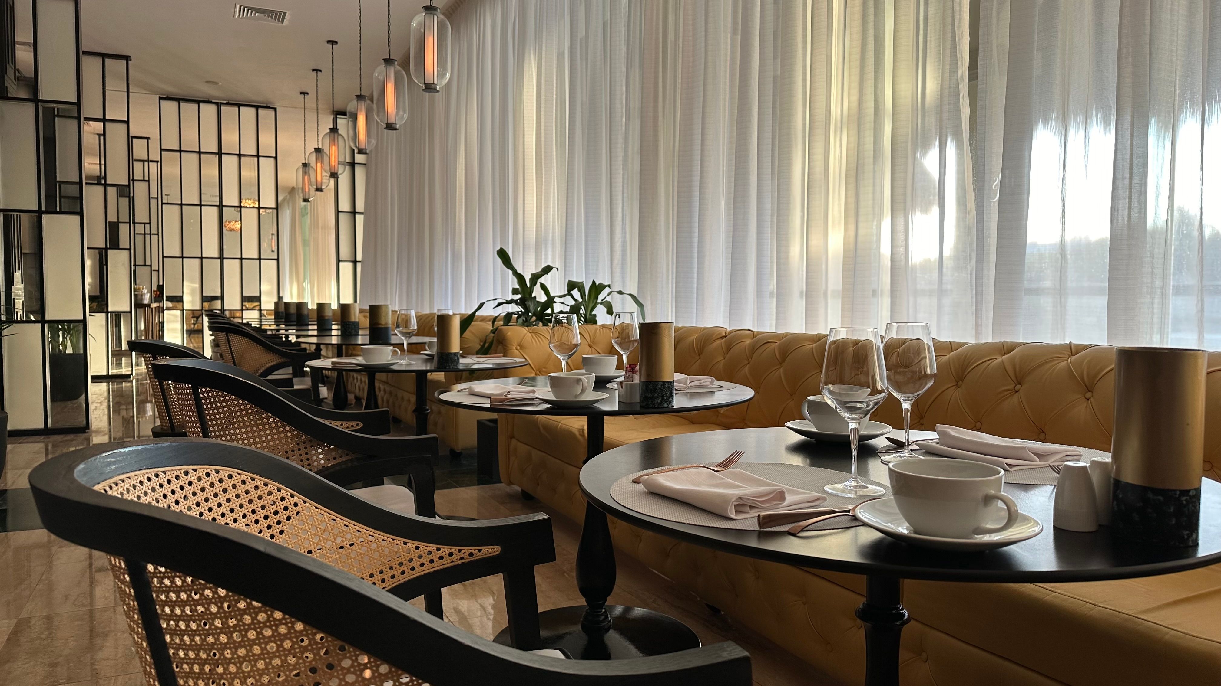 Tables With Cloth in Restaurant · Free Stock Photo