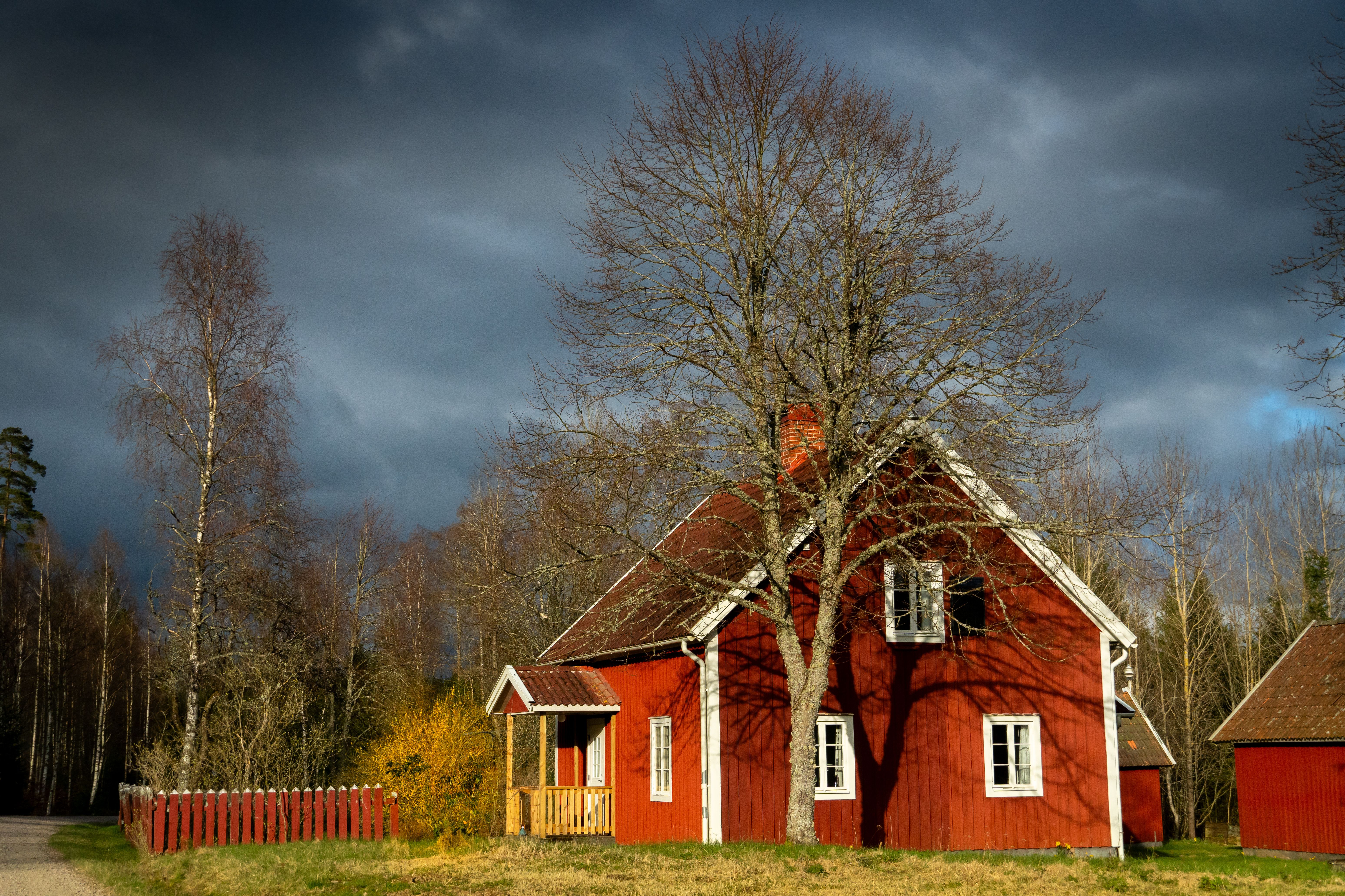 House in Countryside · Free Stock Photo