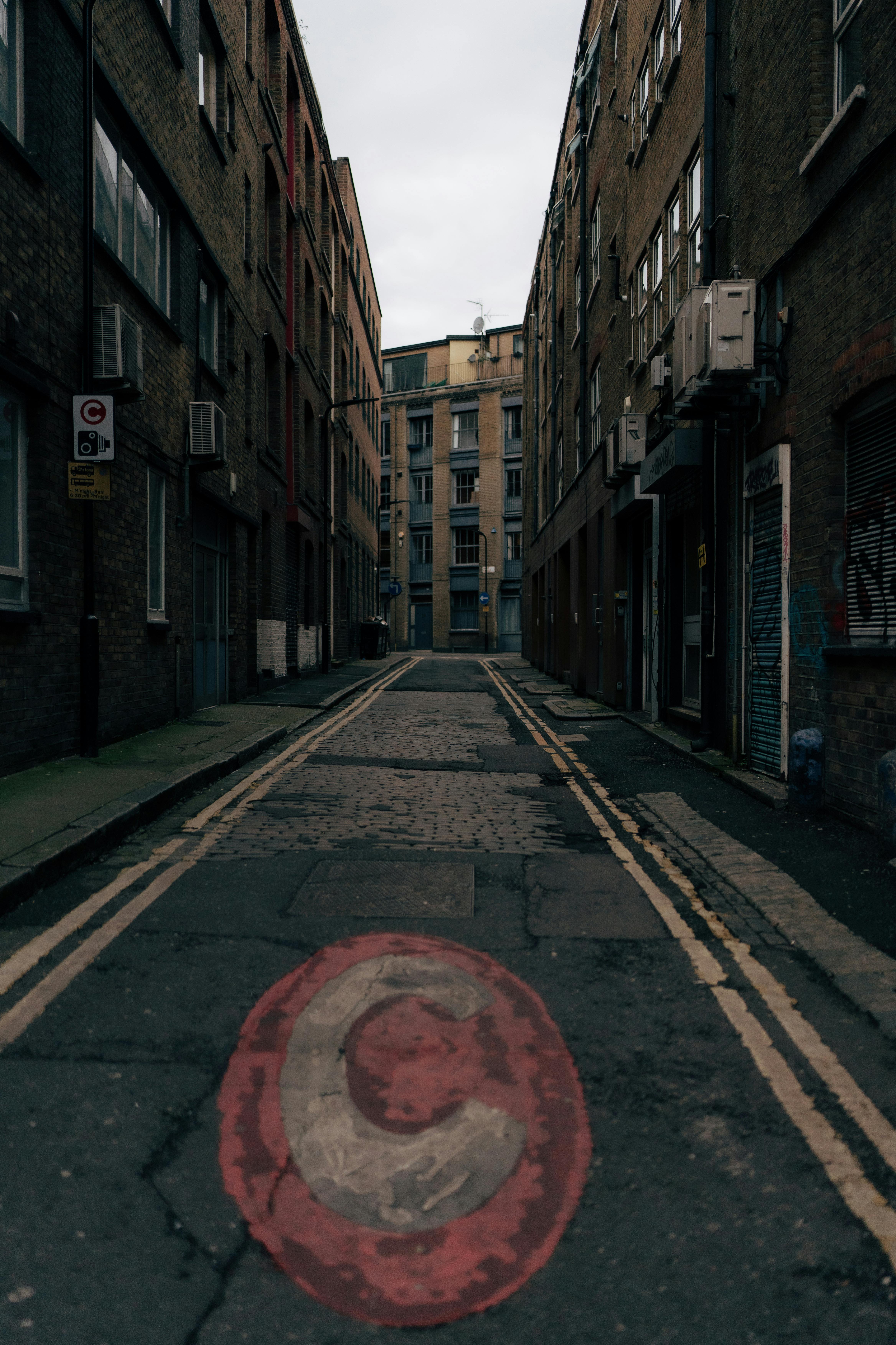 Street in between Brick Buildings · Free Stock Photo
