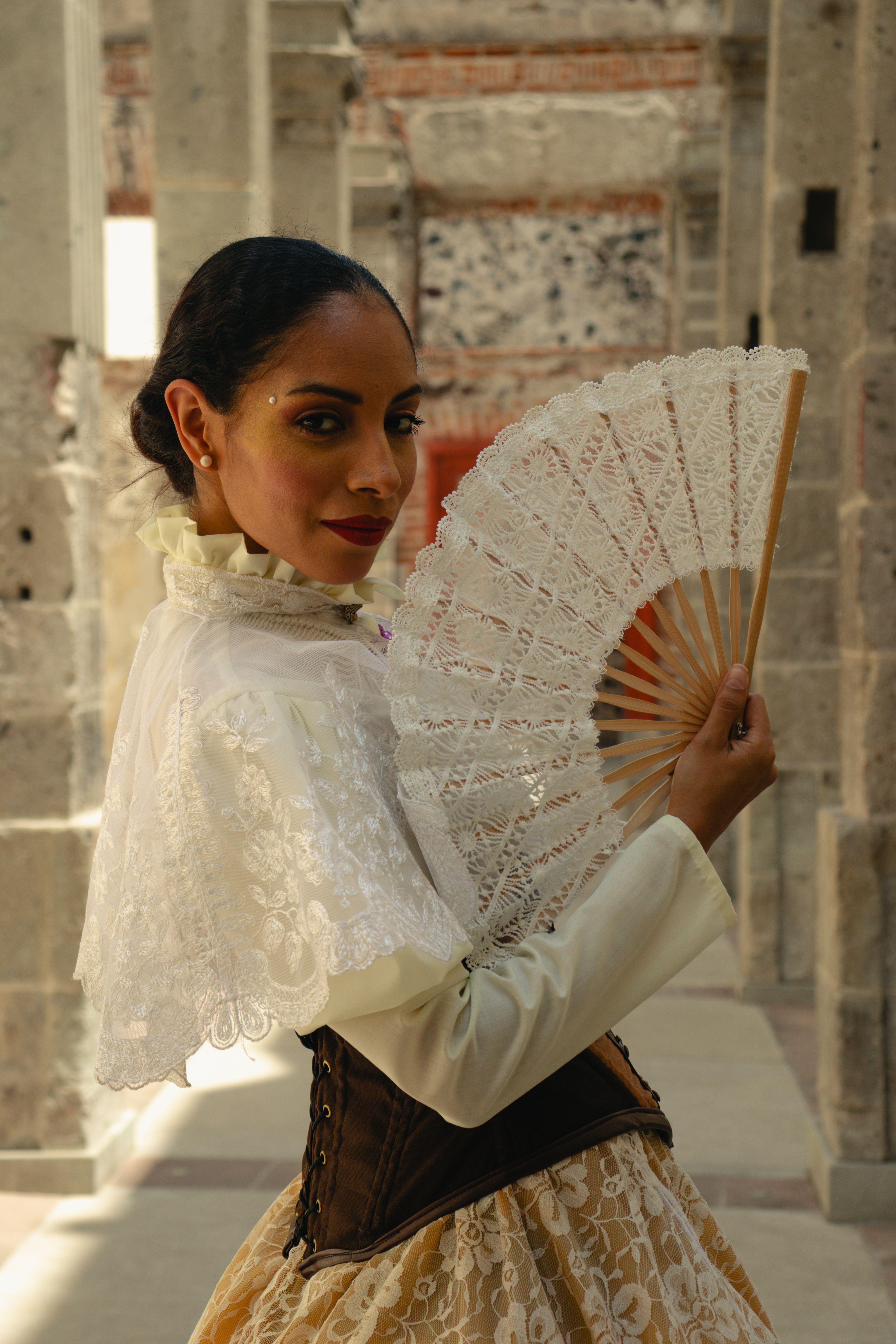 Dancer with Fan · Free Stock Photo