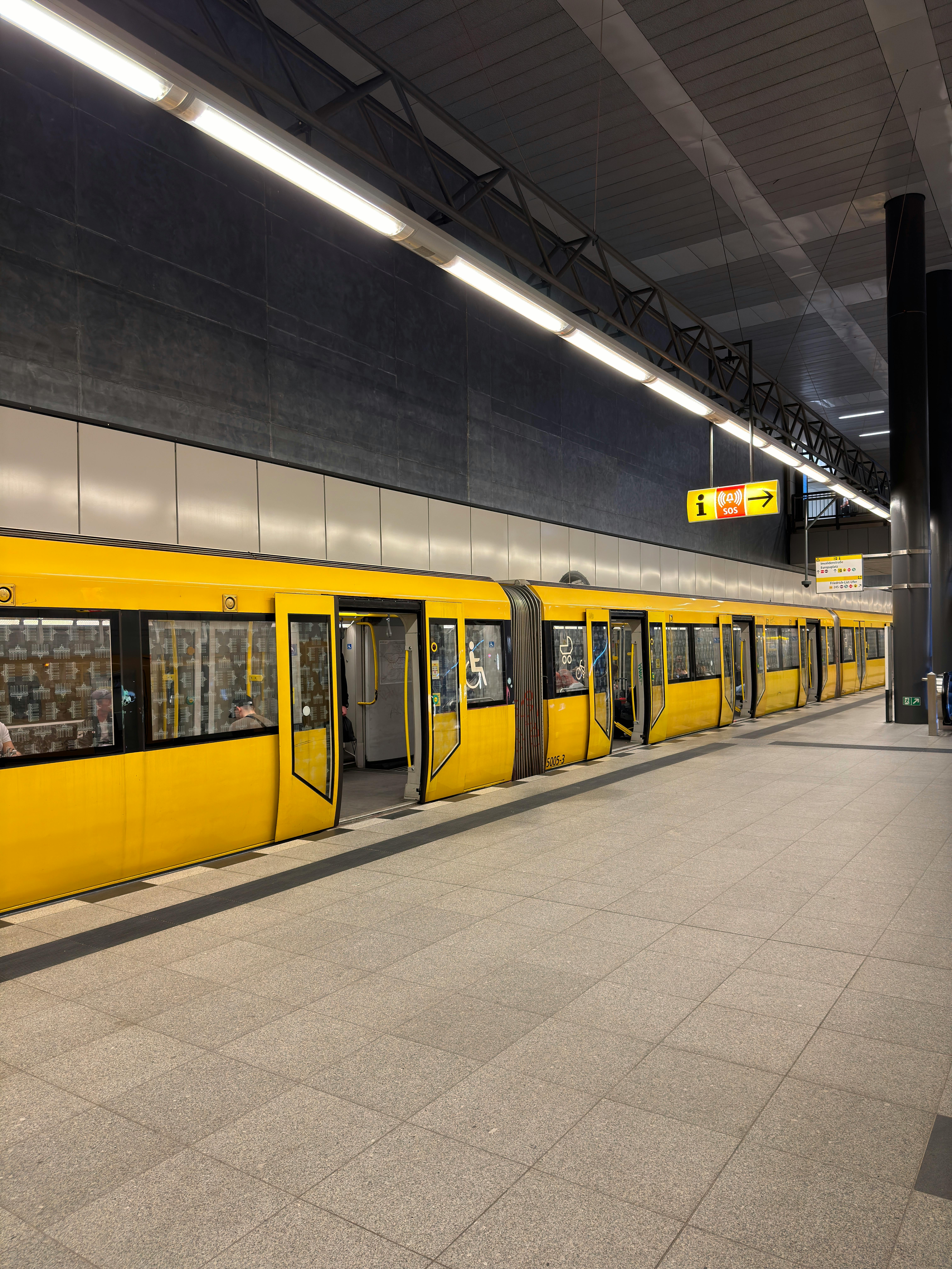 Yellow Subway Photos, Download The BEST Free Yellow Subway Stock Photos ...