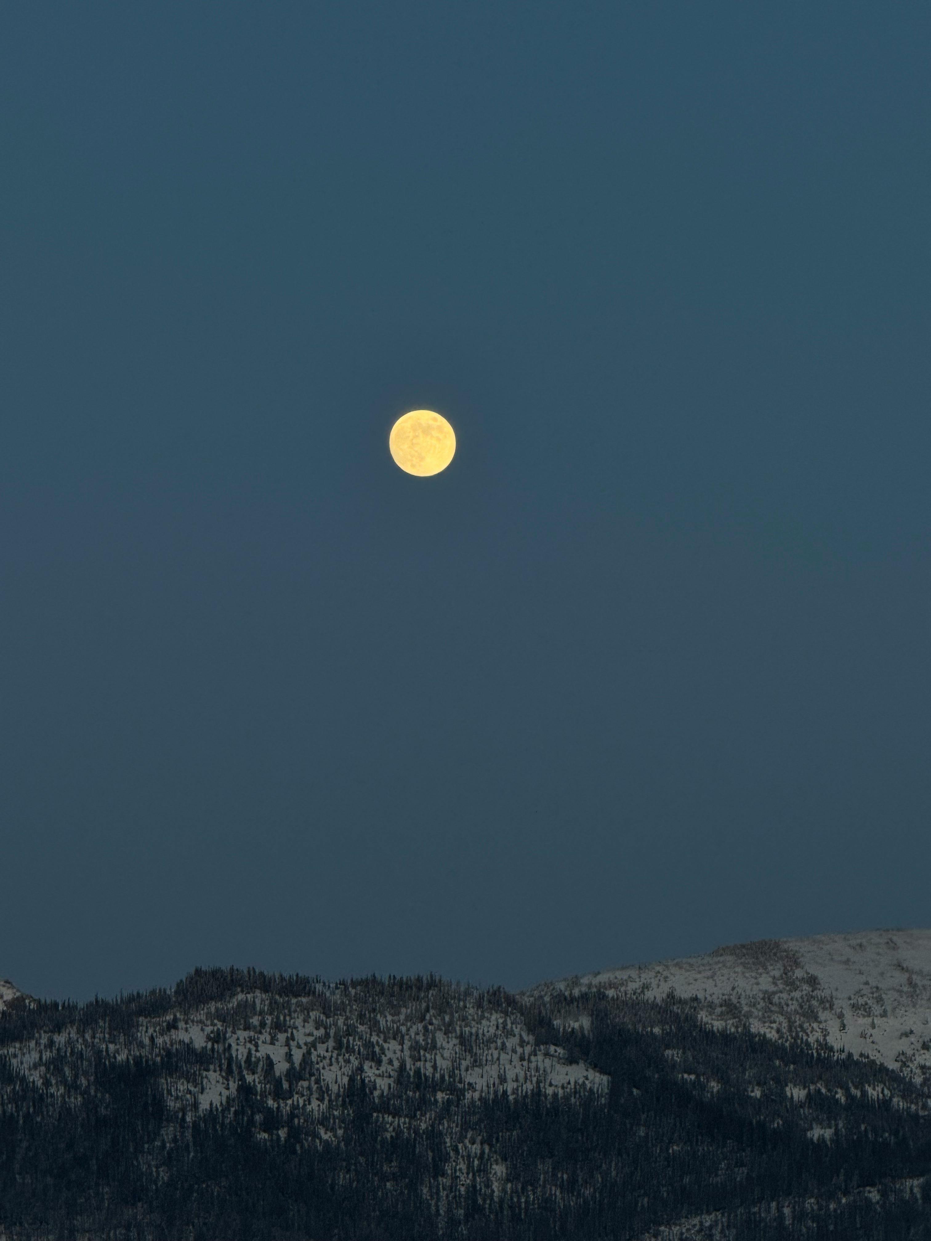 Full Moon over Hill in Winter in Evening · Free Stock Photo