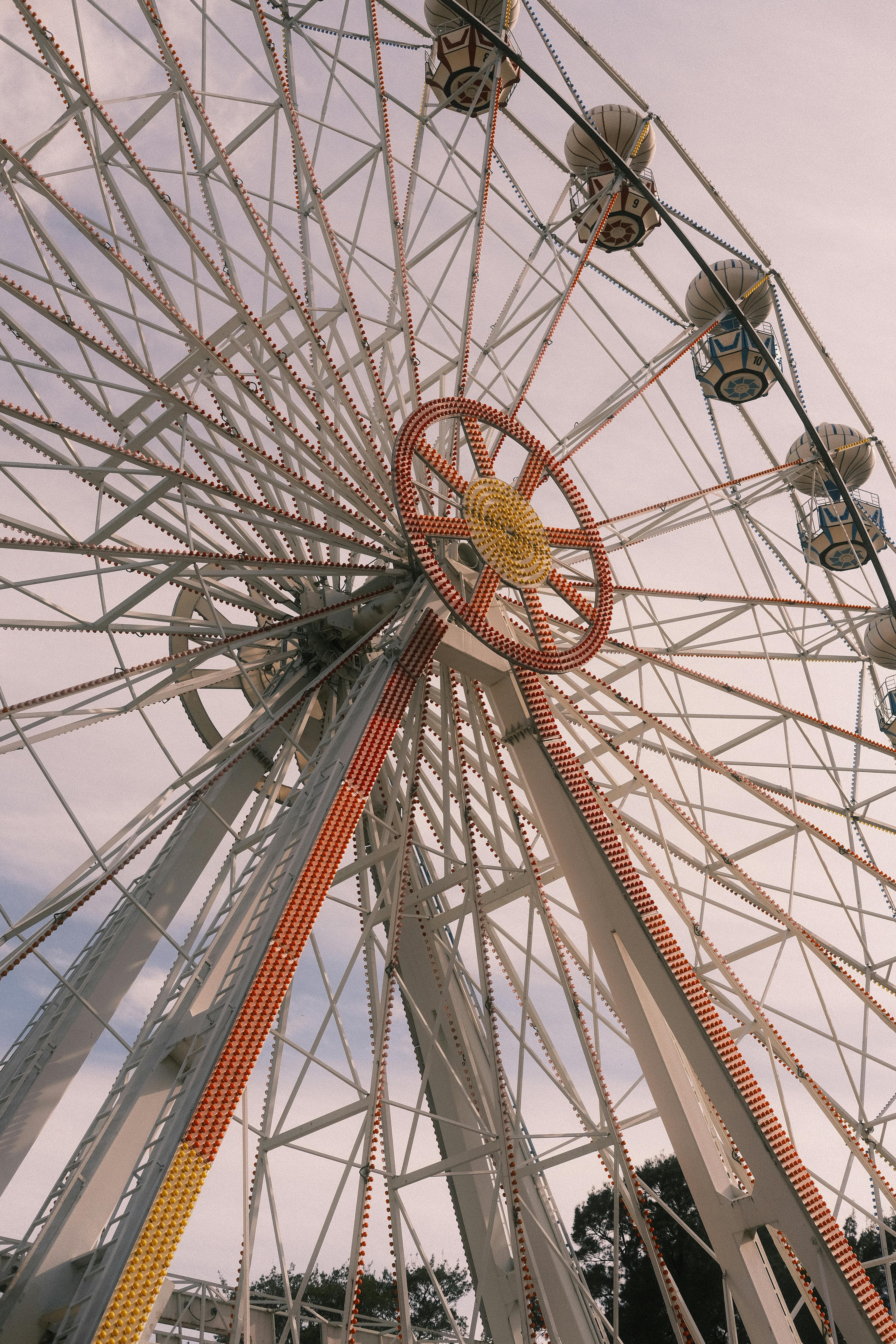 Ferris wheel in amusement park · Free Stock Photo