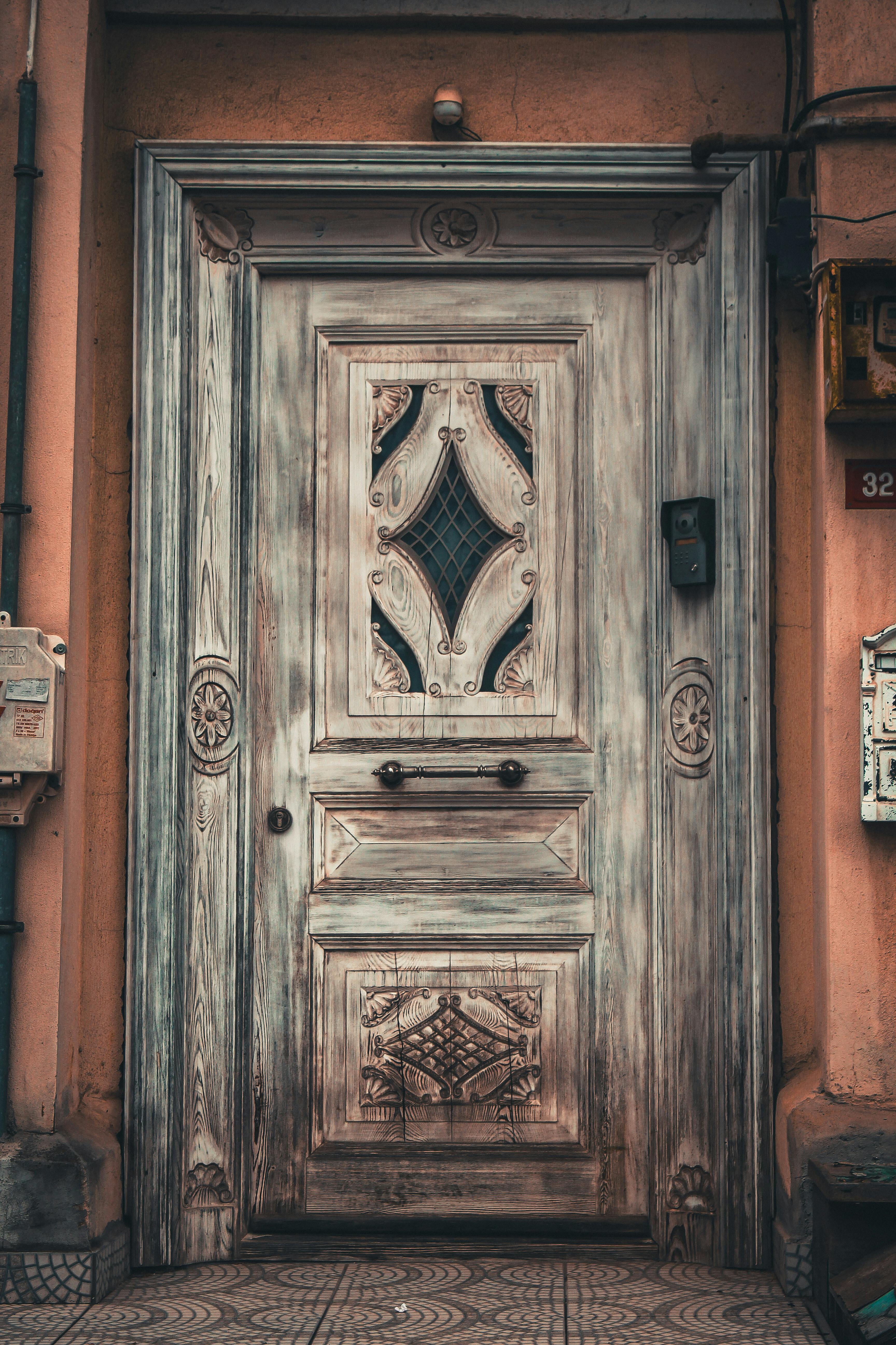 Traditional Door in a Tenement · Free Stock Photo