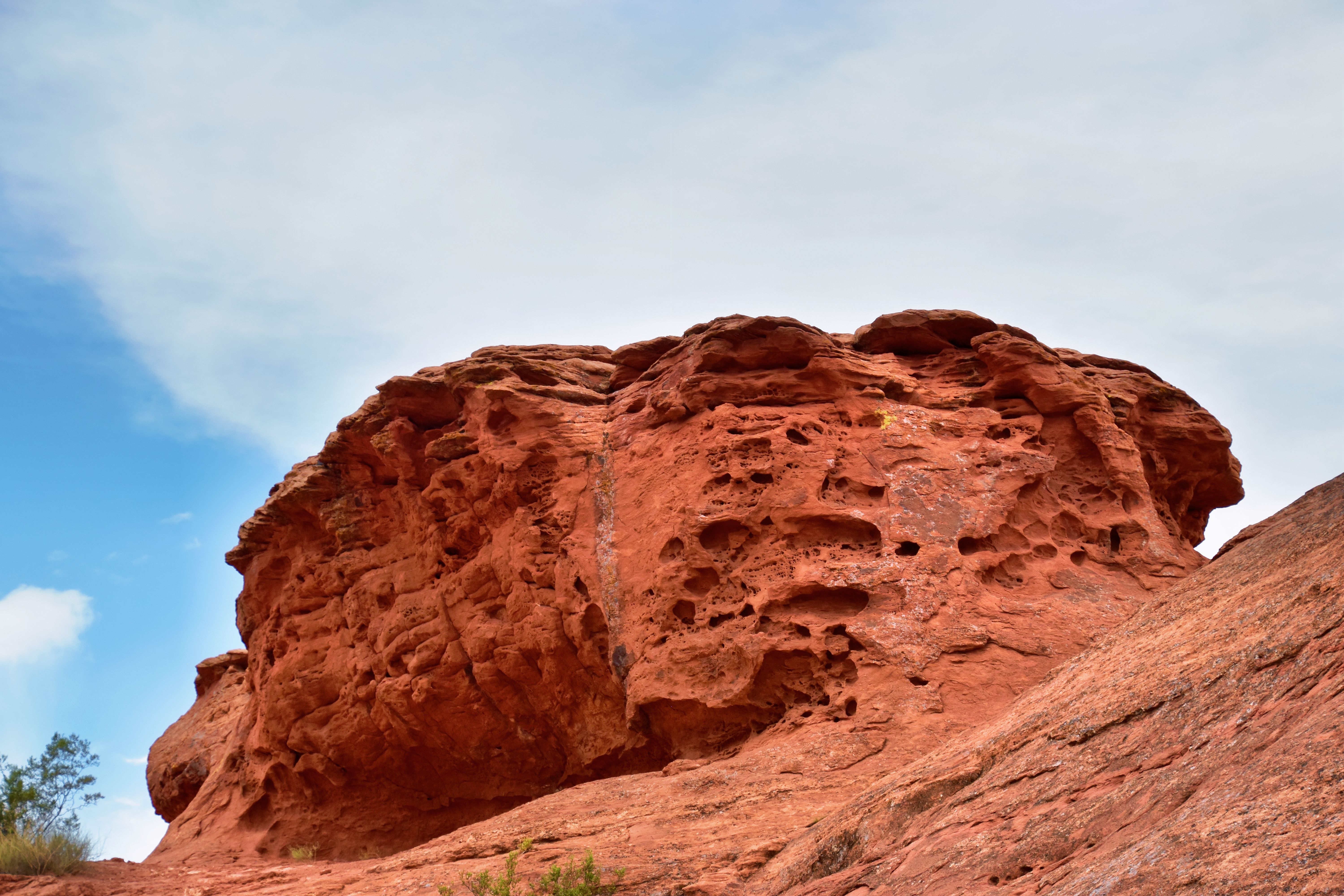 A red rock formation with a blue sky · Free Stock Photo