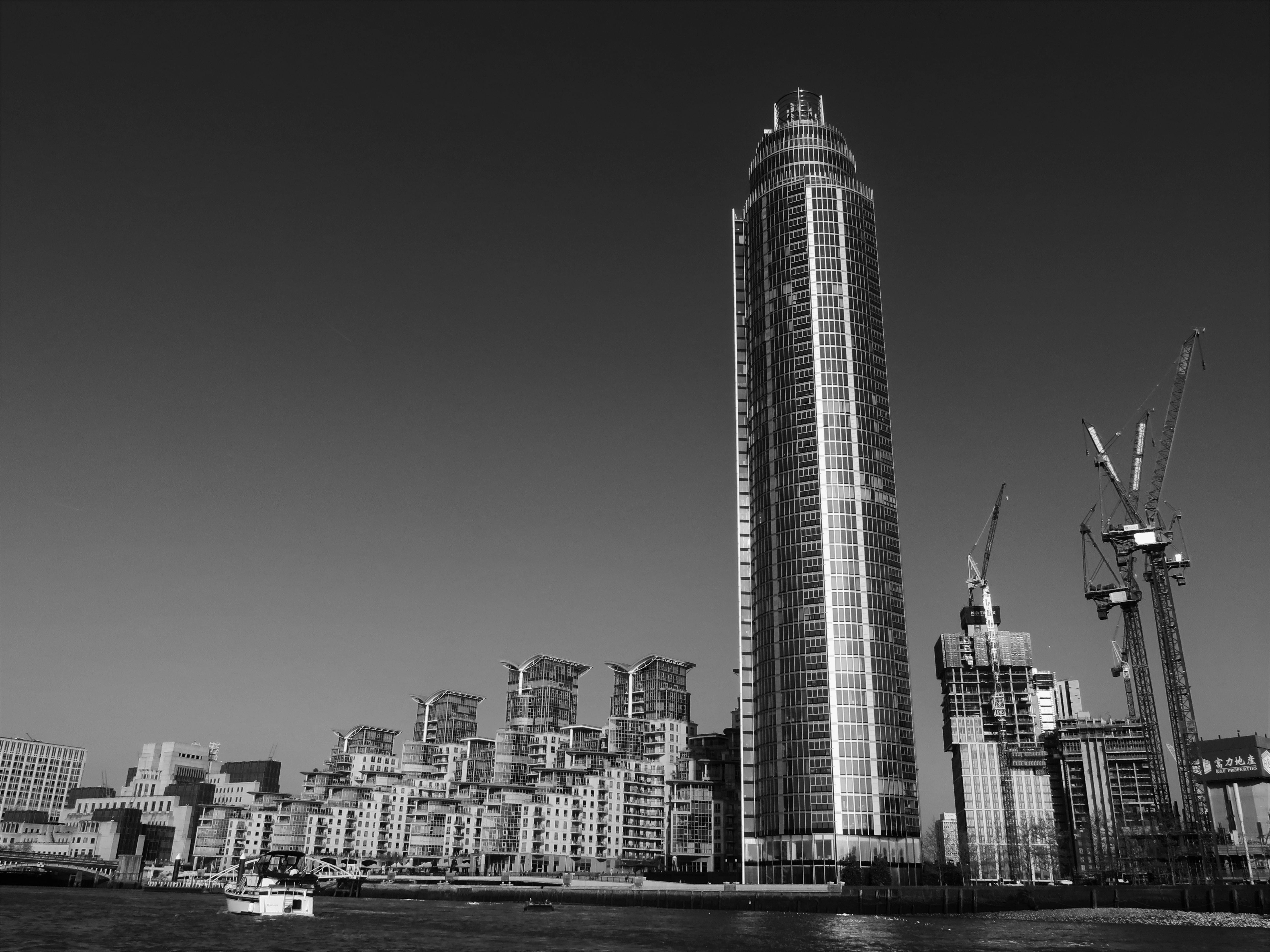 Close-up Photo of Building · Free Stock Photo