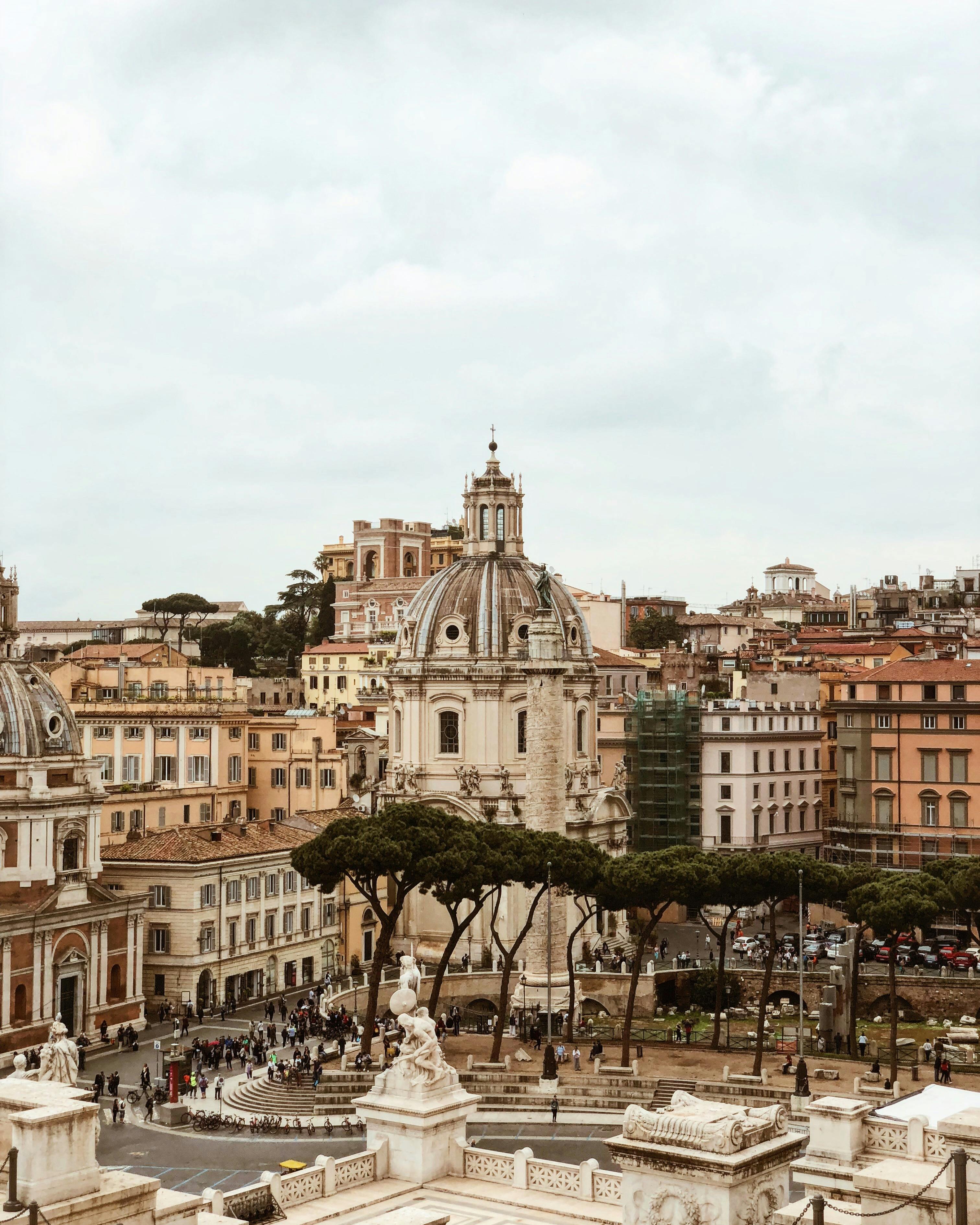 Churches Guides With People Photos, Download The BEST Free Churches ...