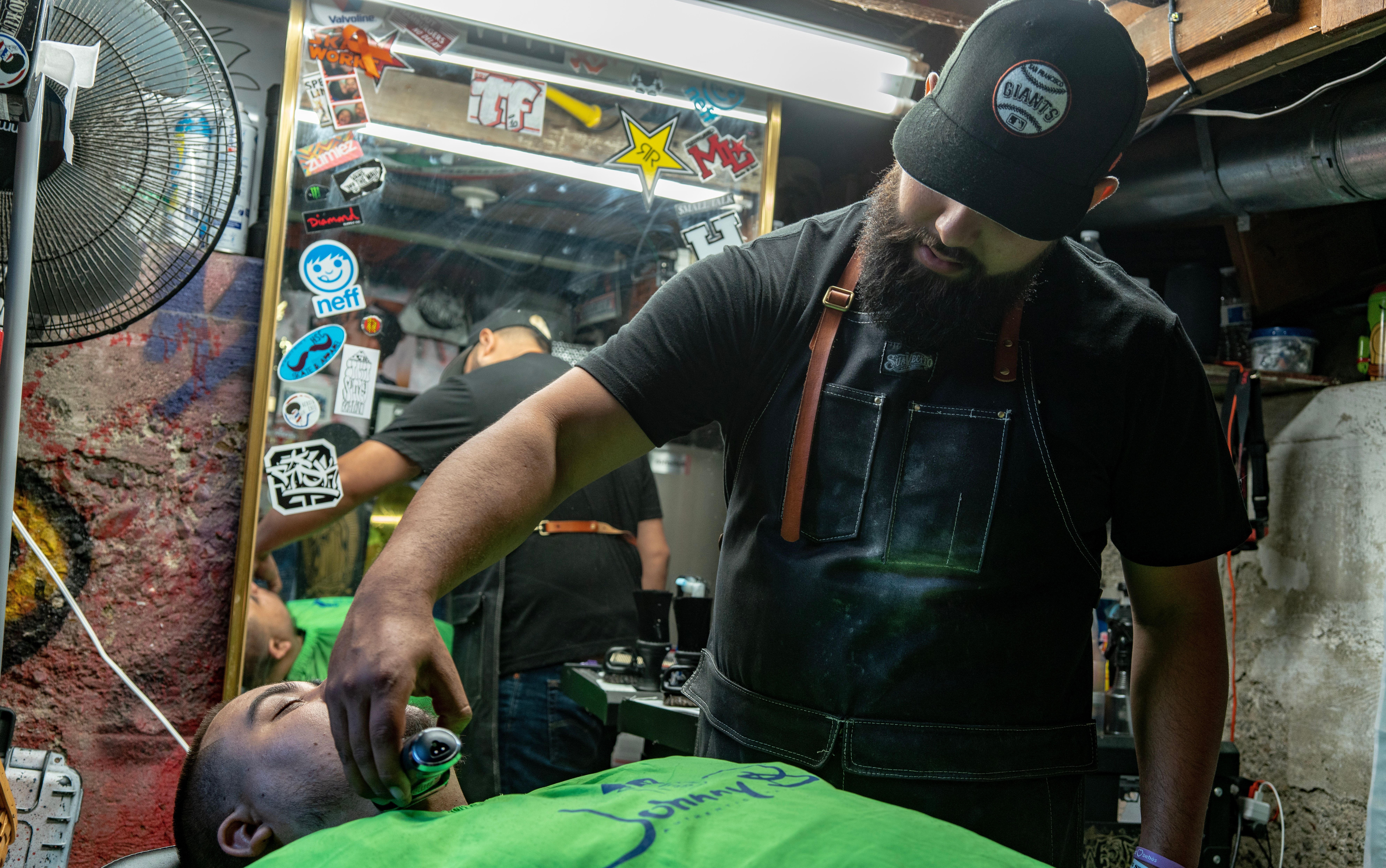 Barber In A Barbershop Photoshoot Pose Photos, Download The BEST Free ...