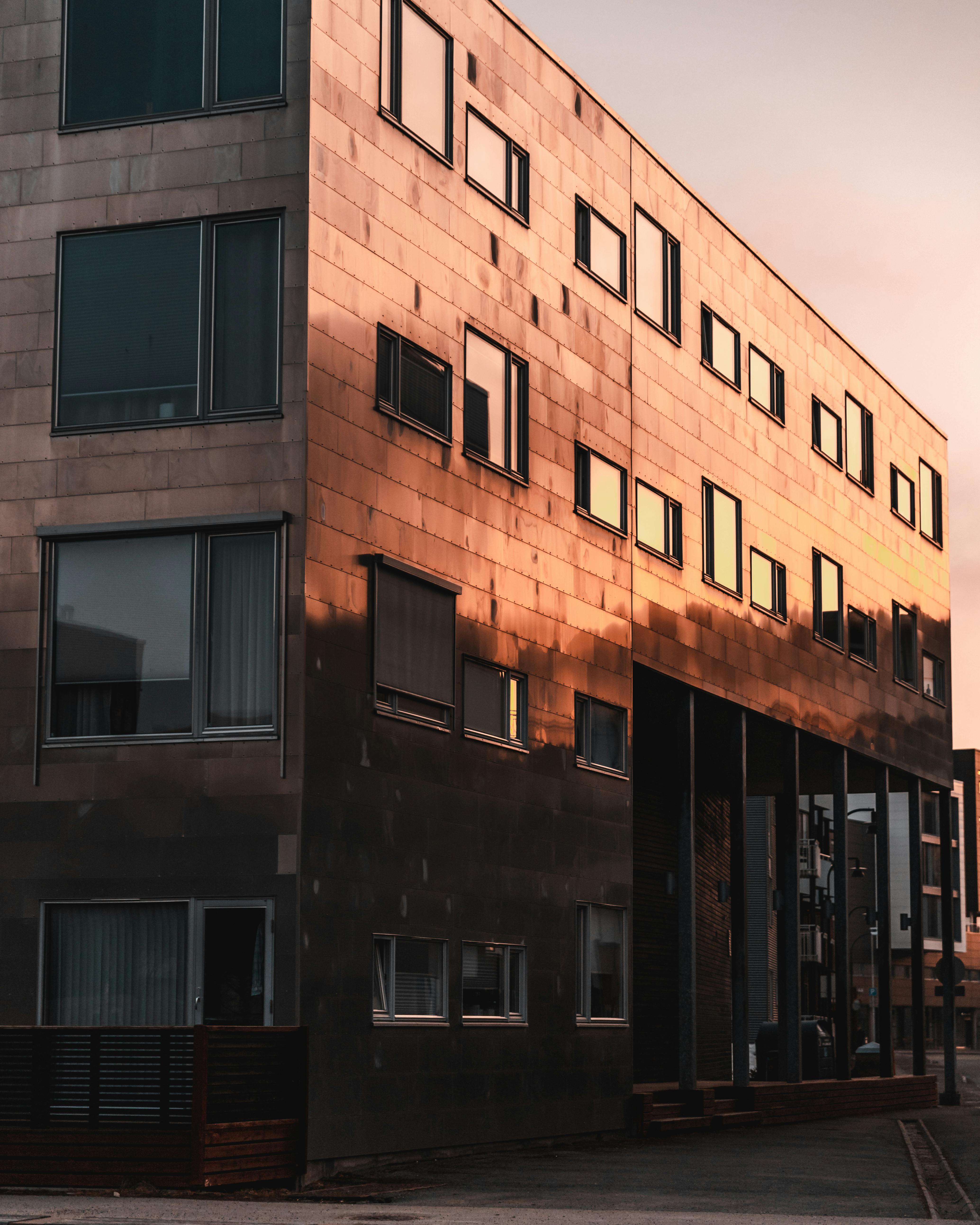 Concrete Building · Free Stock Photo