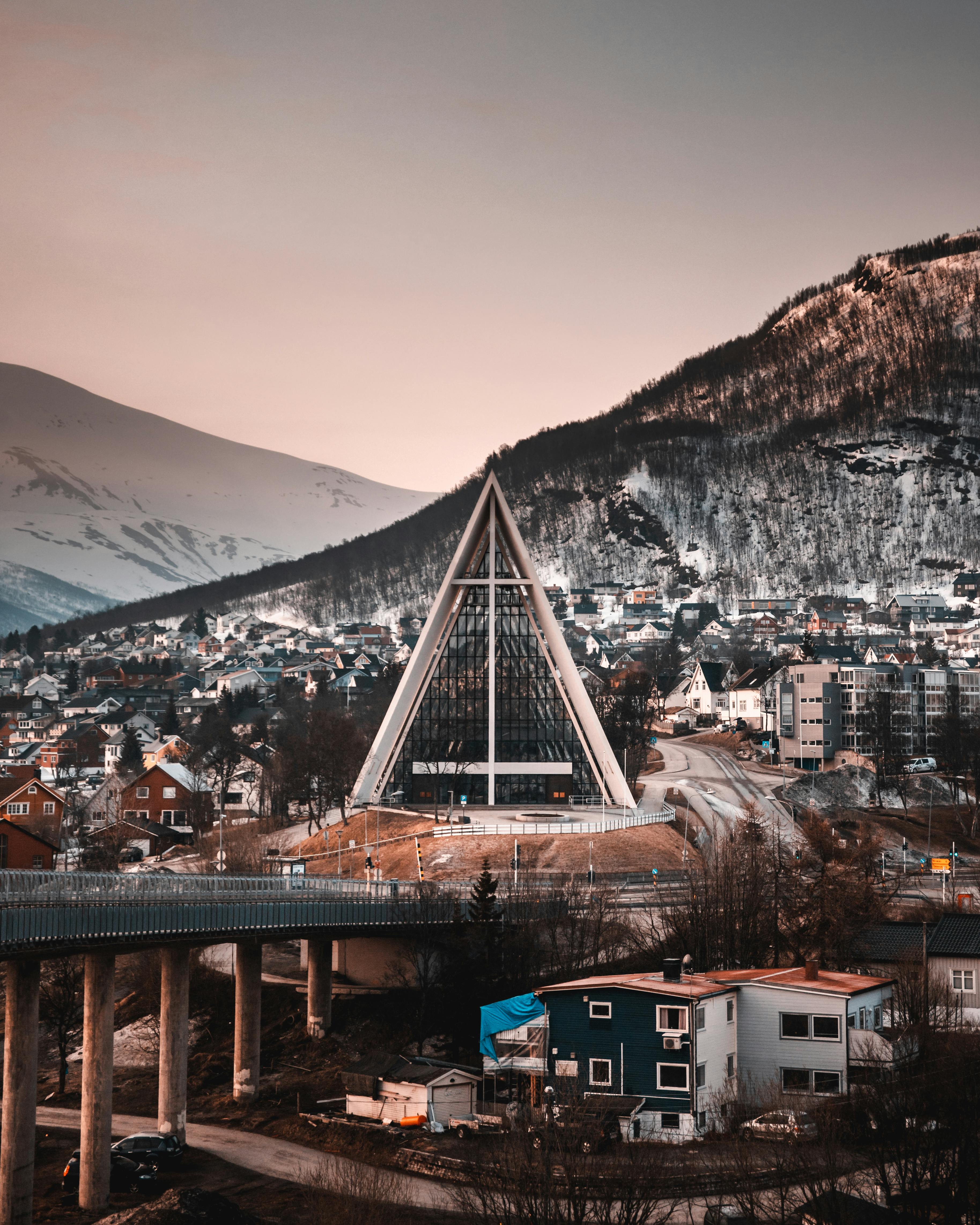 Buildings Near Mountain · Free Stock Photo