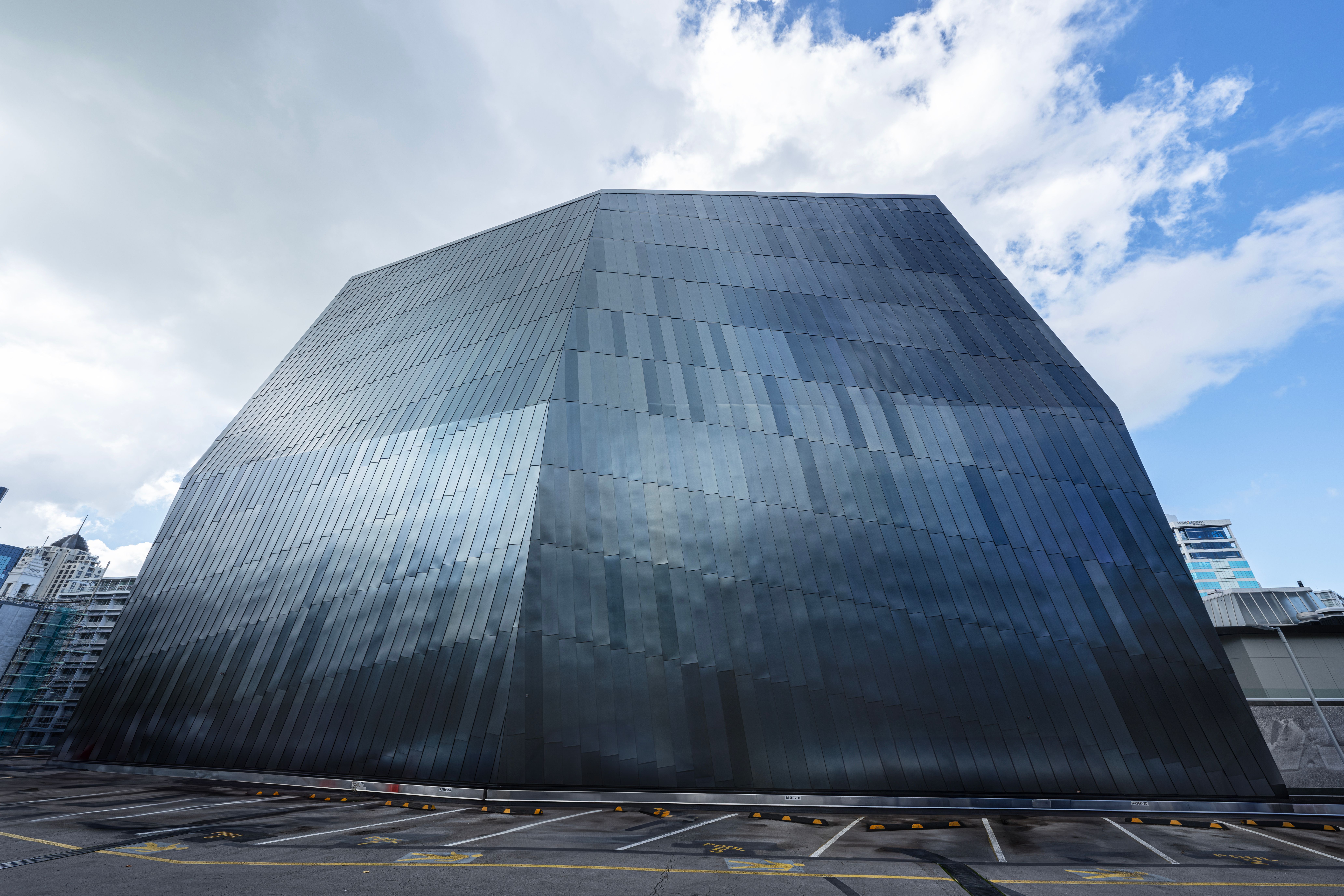A building with a large black metal facade · Free Stock Photo