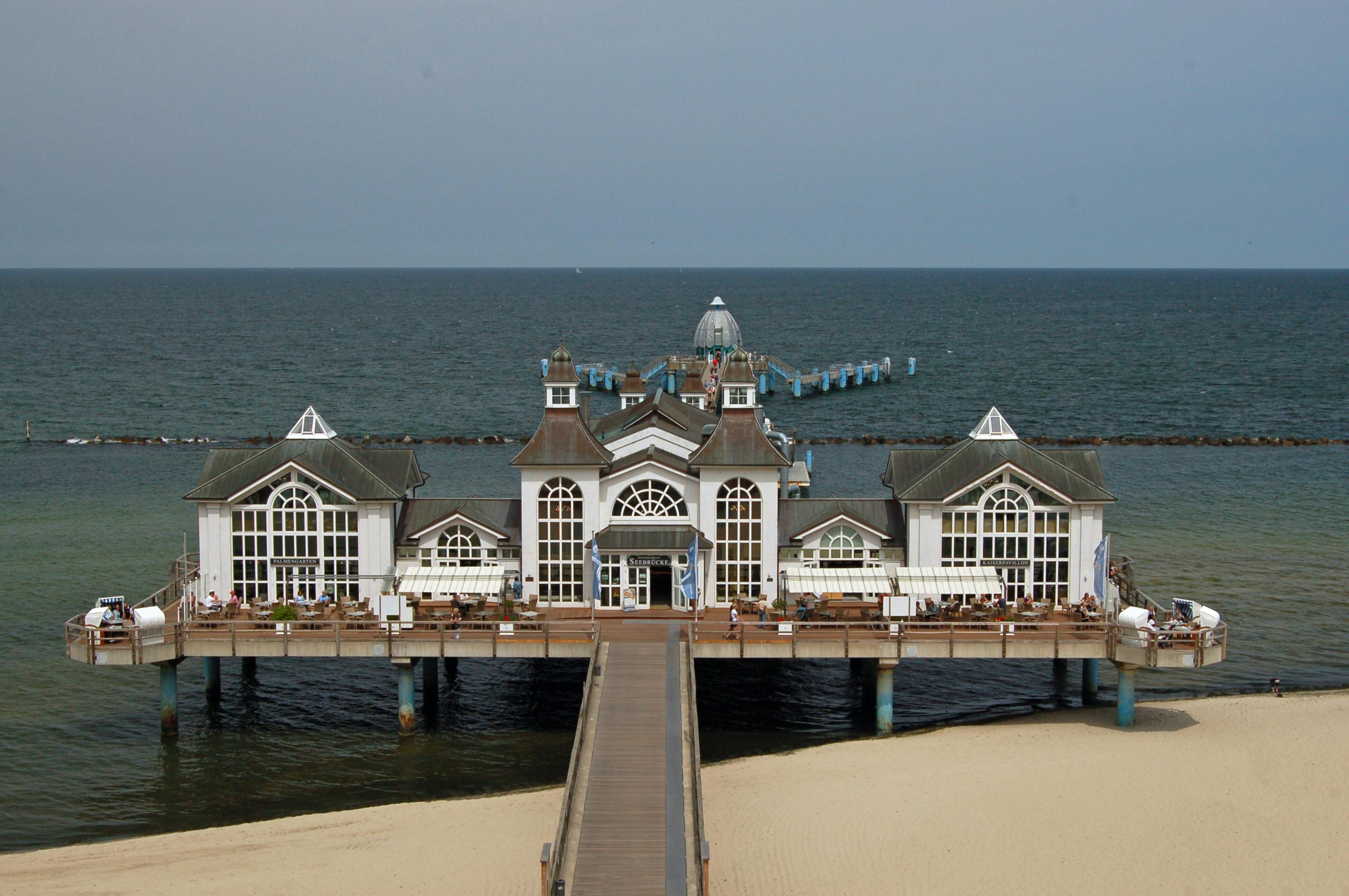 Sellin Pier on Sandy Beach · Free Stock Photo