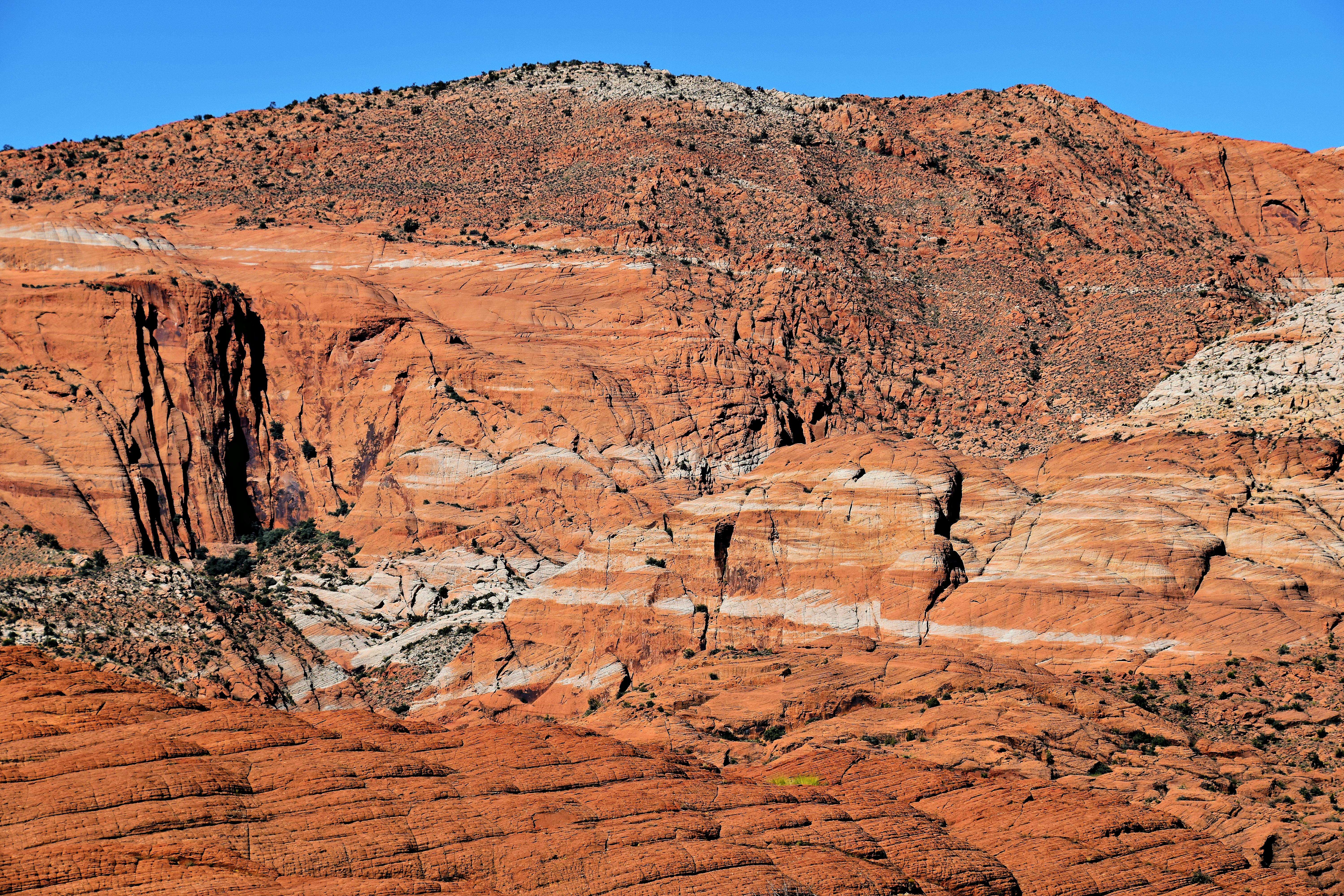 A large red rock formation in the desert · Free Stock Photo