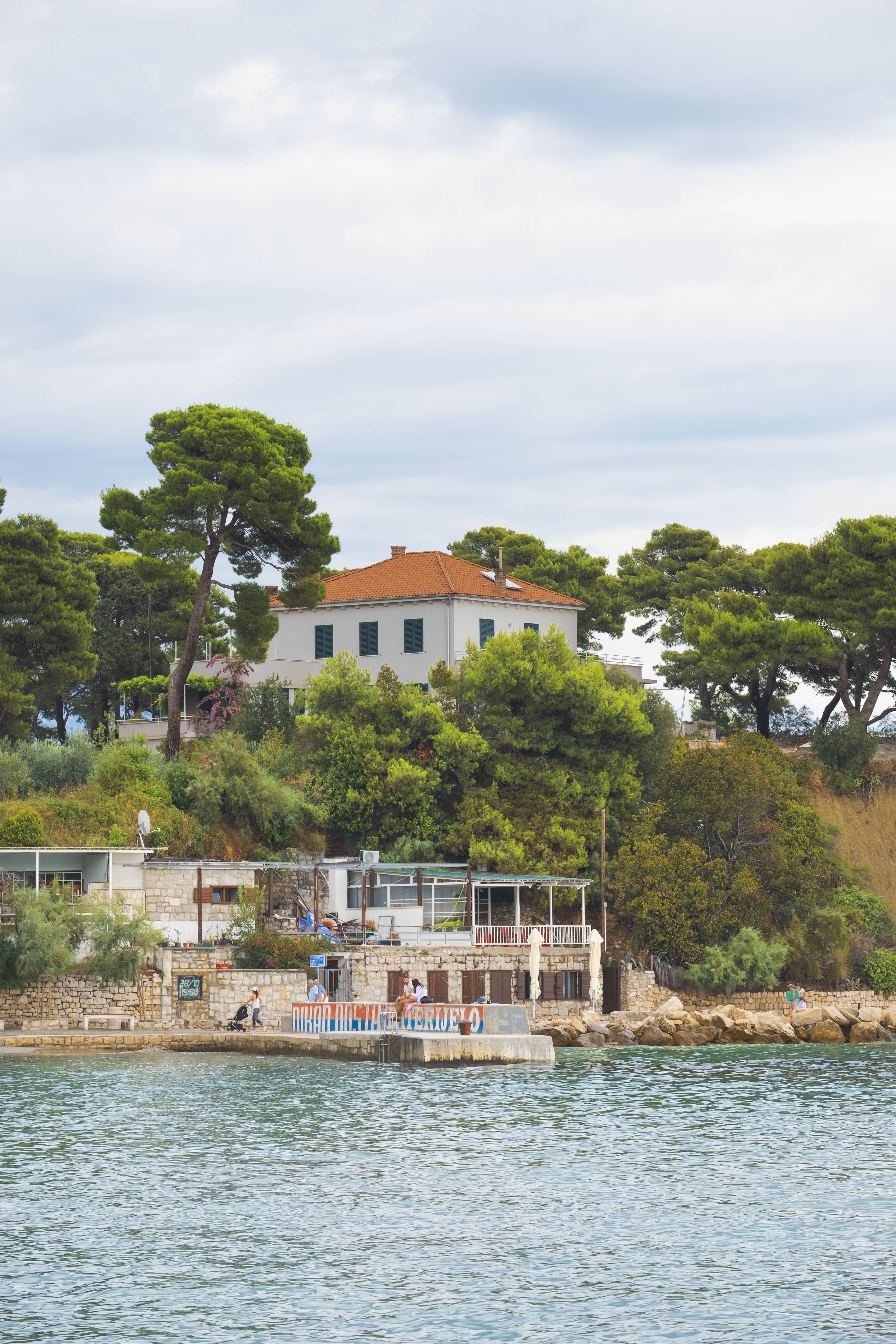 Mansion and Pier by the Lake · Free Stock Photo