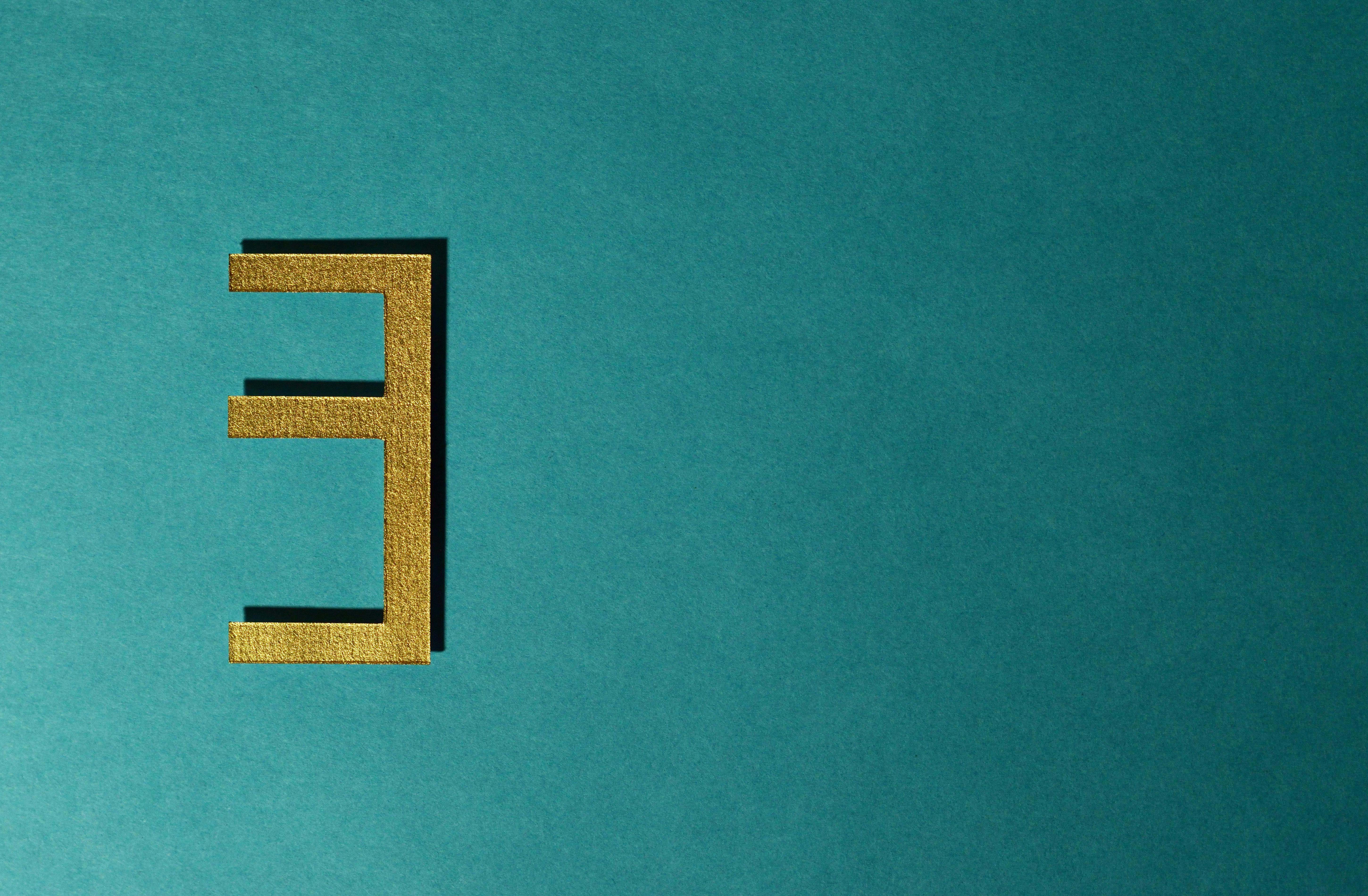 Inverted E Letter · Free Stock Photo