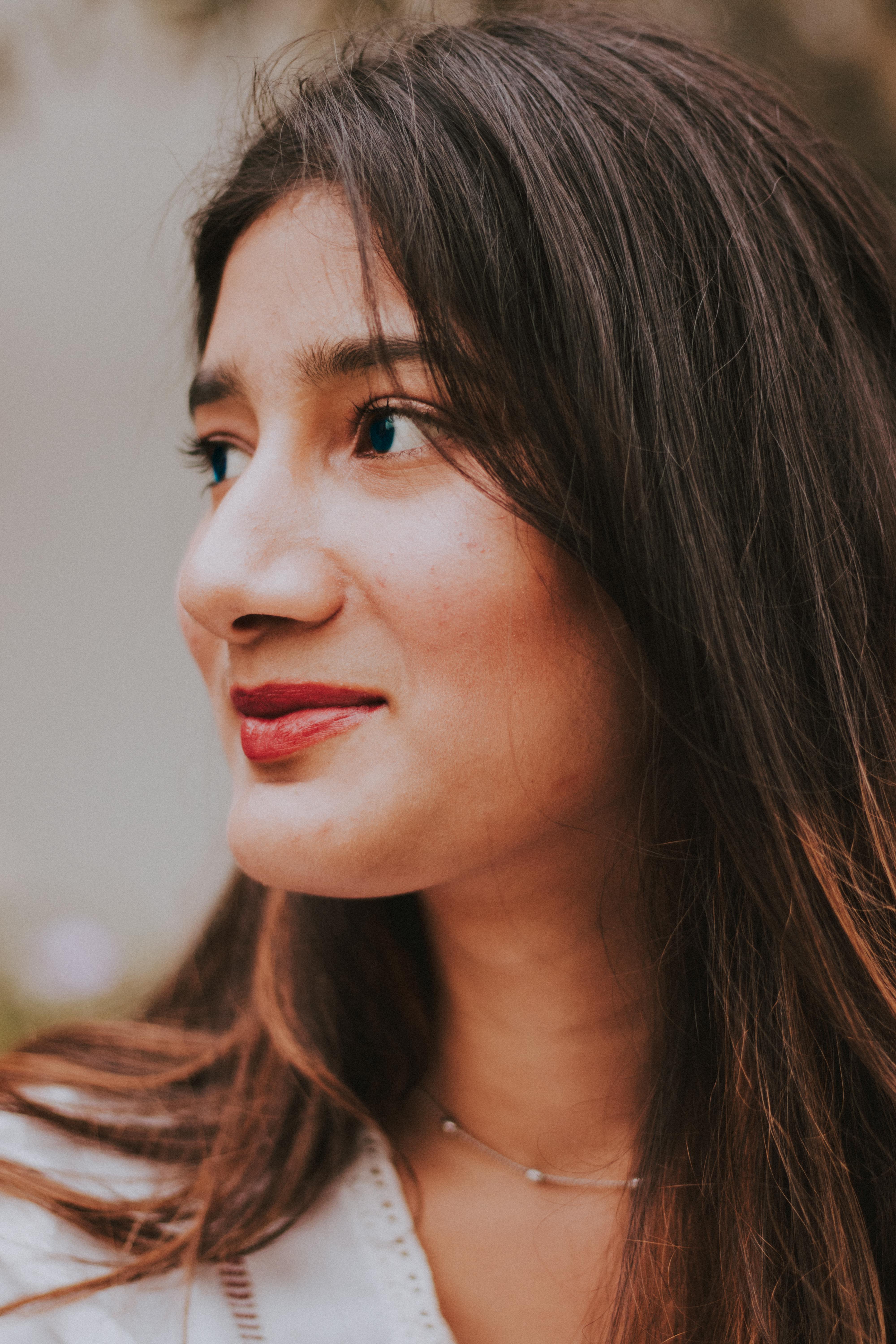 Woman Looking to Her Right · Free Stock Photo