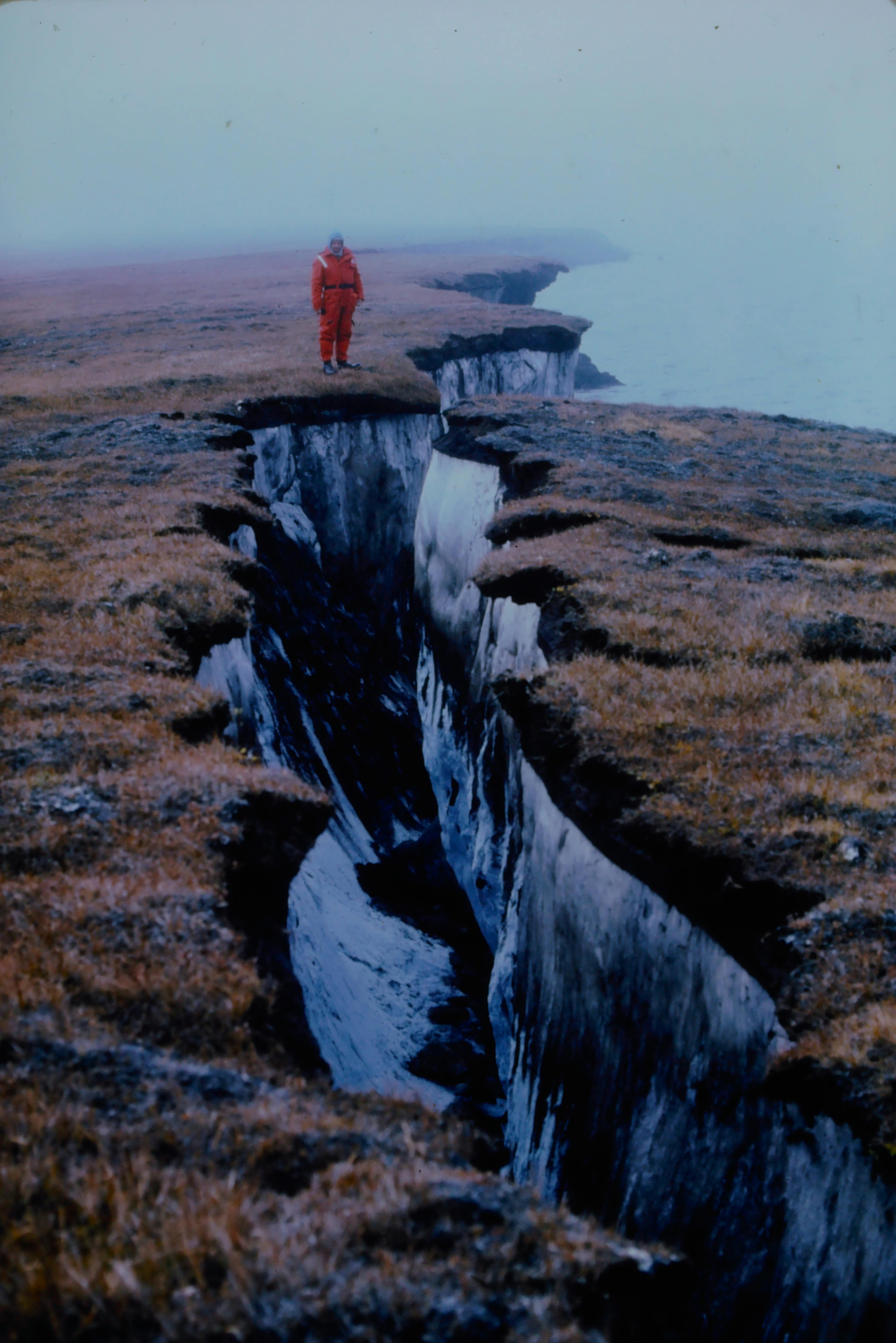 Man Standing On A Cliff At Night Photos, Download The BEST Free Man ...