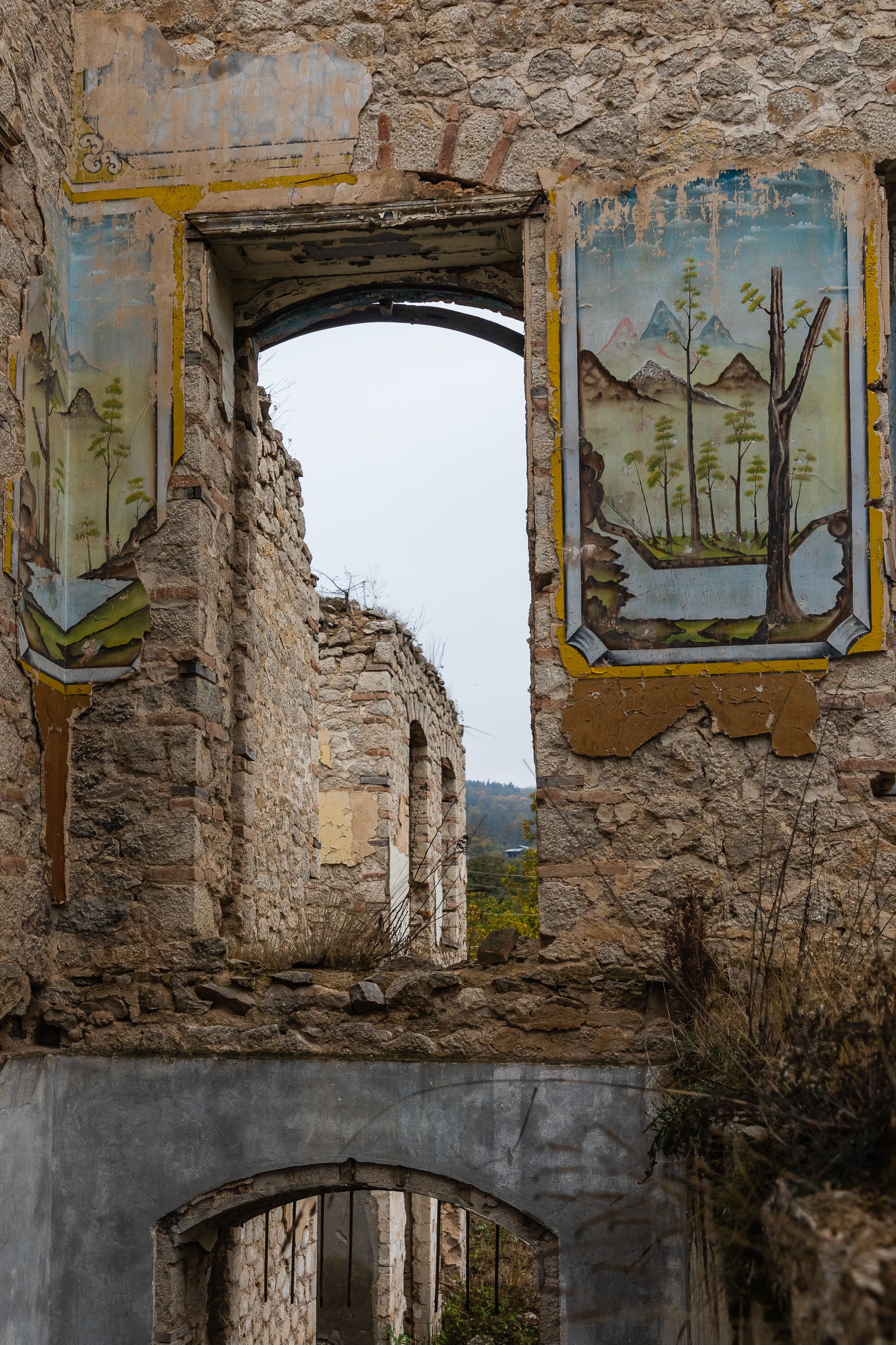 Ruins of a Building with Paintings on the Walls · Free Stock Photo