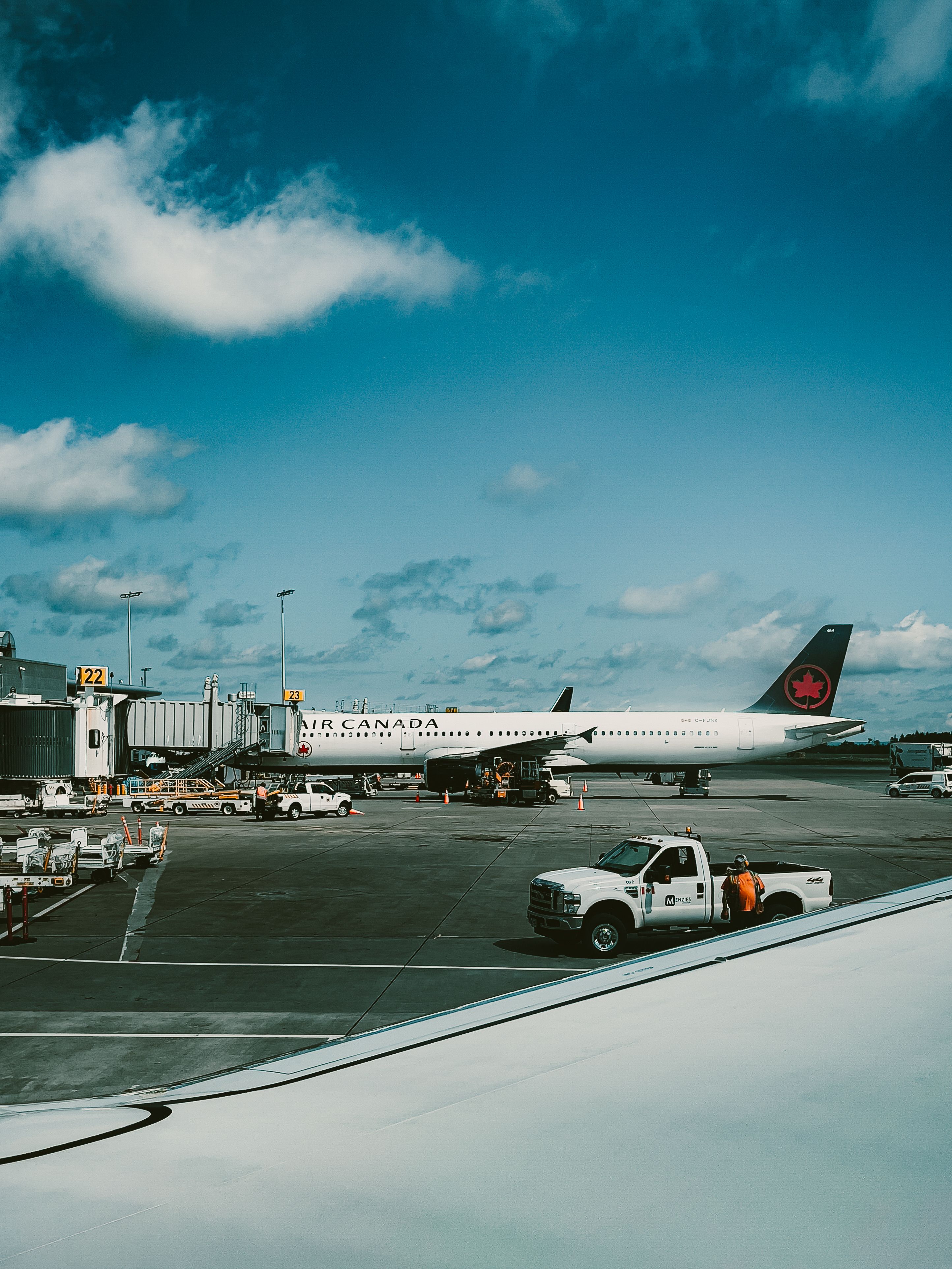 Pick-up and Airplane at Airport · Free Stock Photo