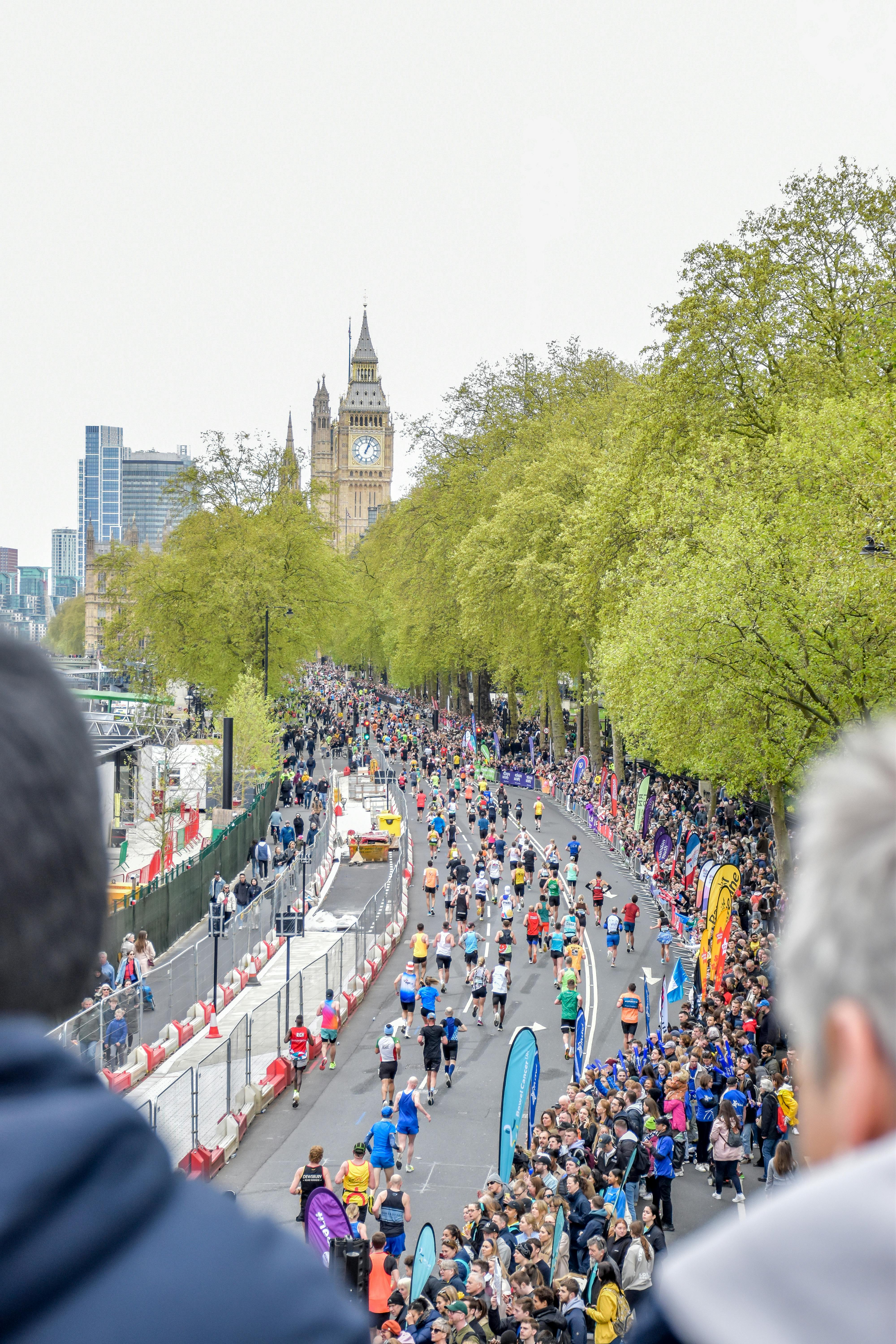 People Spectating a City Marathon · Free Stock Photo