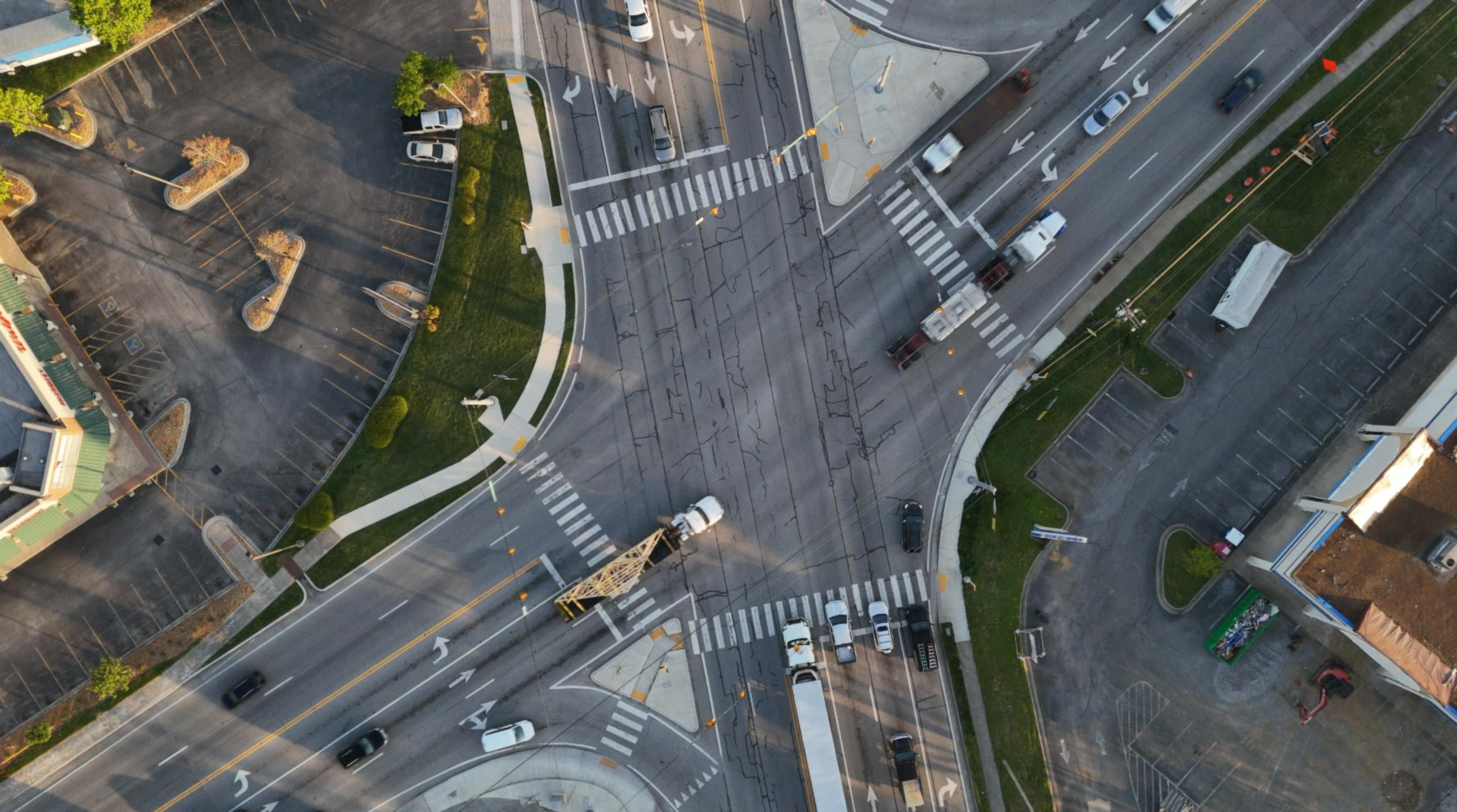 Cars at Intersection in City · Free Stock Photo