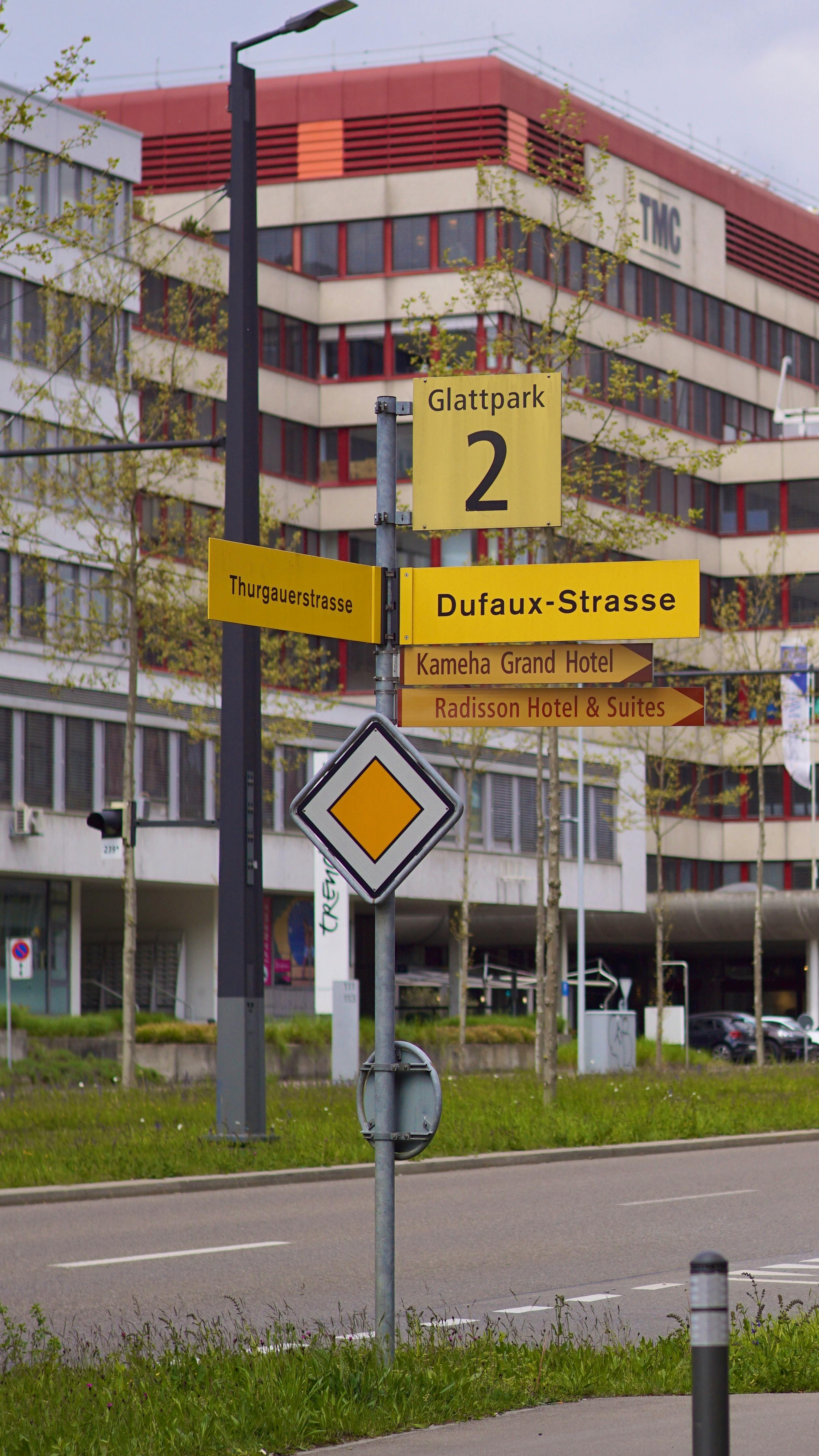 Priority and Directional Signs by Street in City · Free Stock Photo