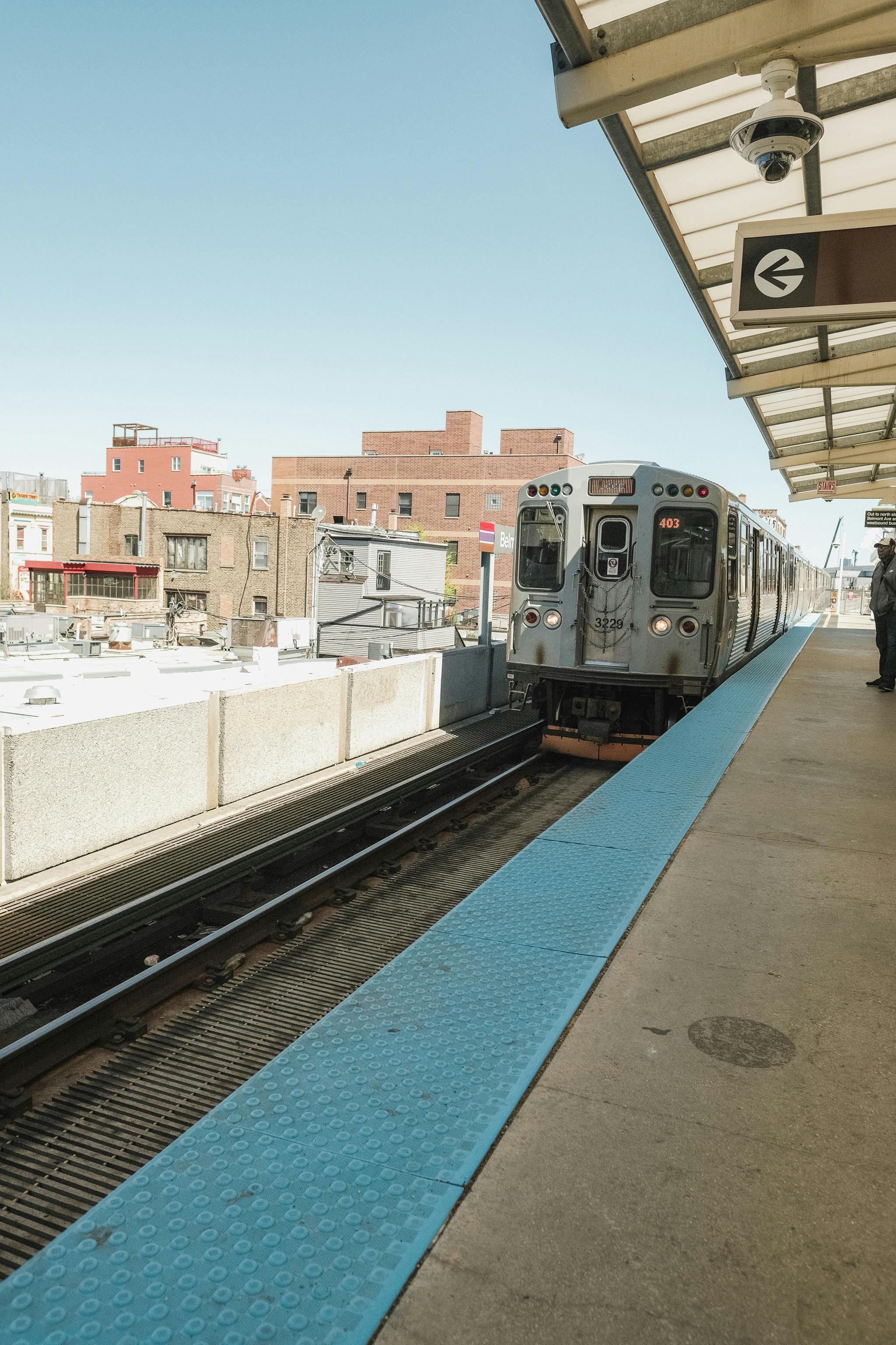CTA Train at Railway Station in Chicago, Illinois in USA · Free Stock Photo