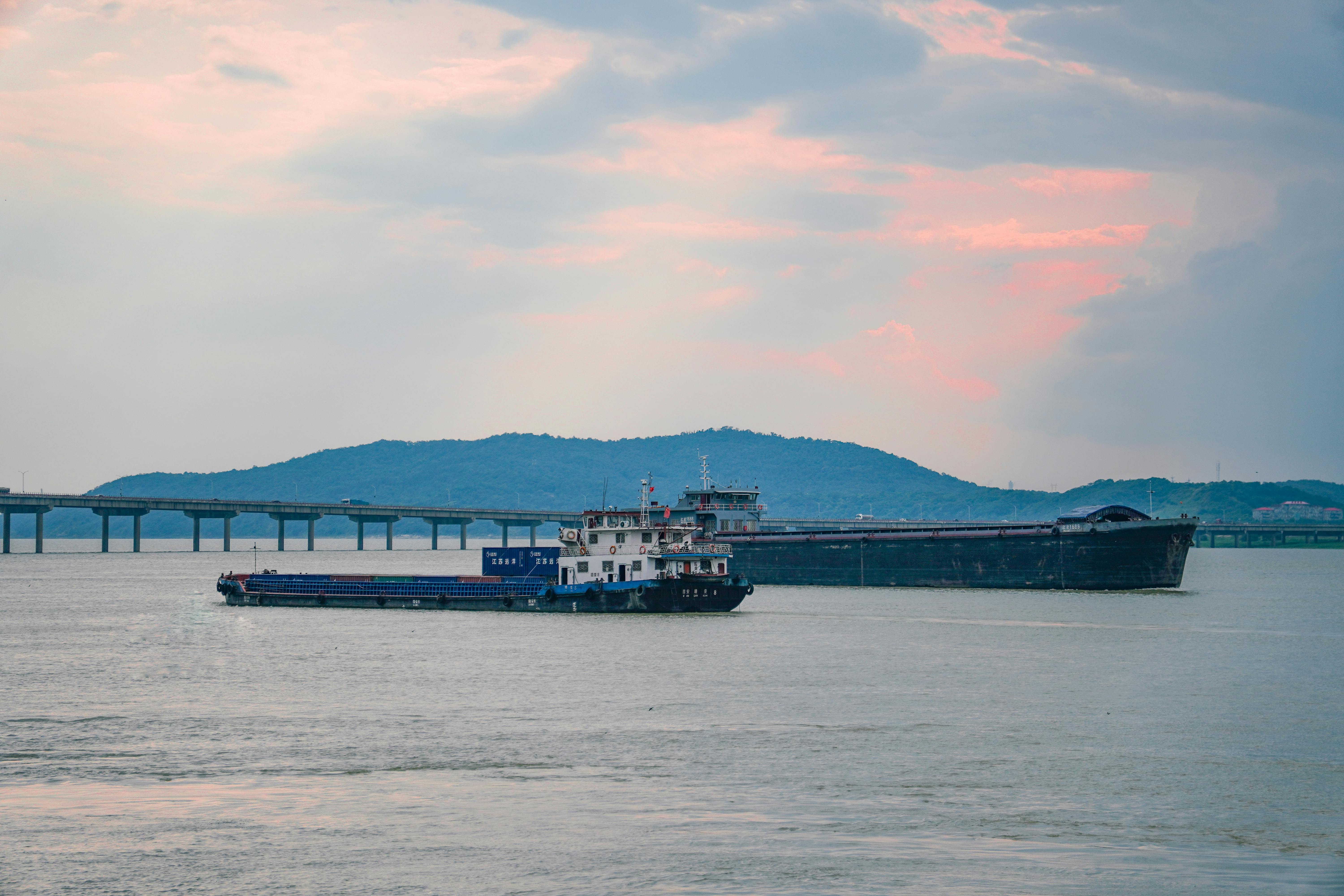 Freighter Photos, Download The BEST Free Freighter Stock Photos & HD Images