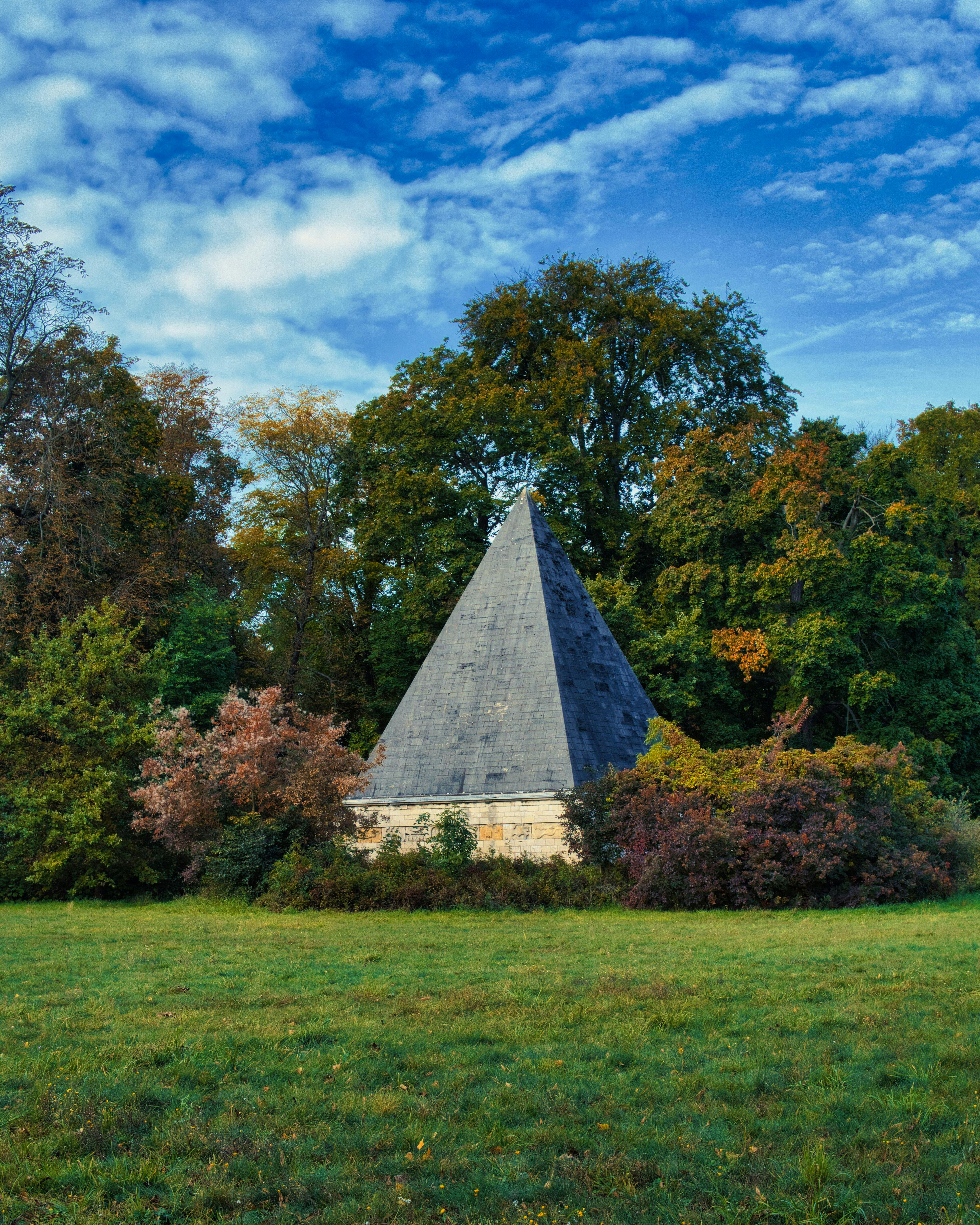 Pyramide at New Garden · Free Stock Photo