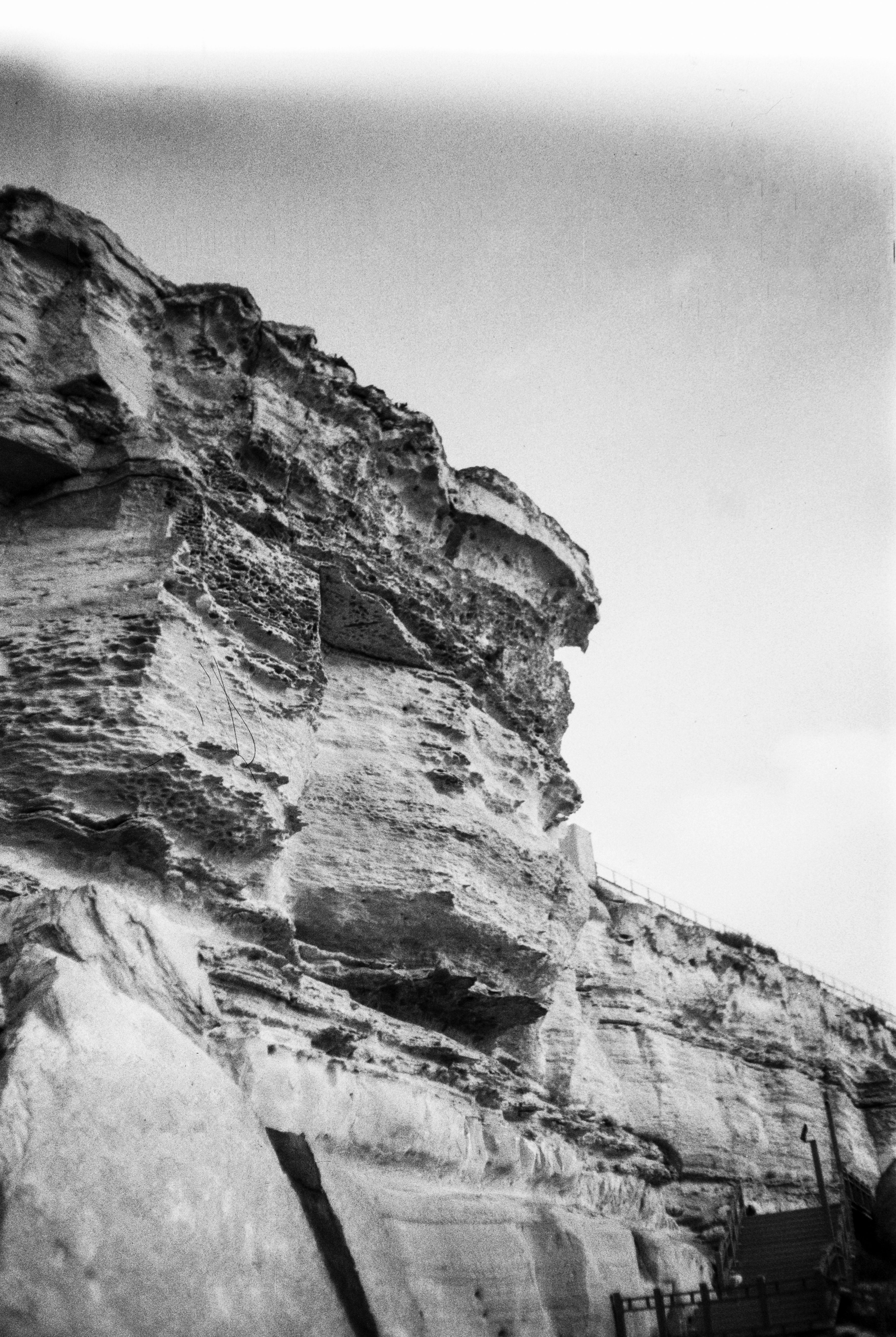 Breathtaking view of faces carved on rocky cliffs · Free Stock Photo