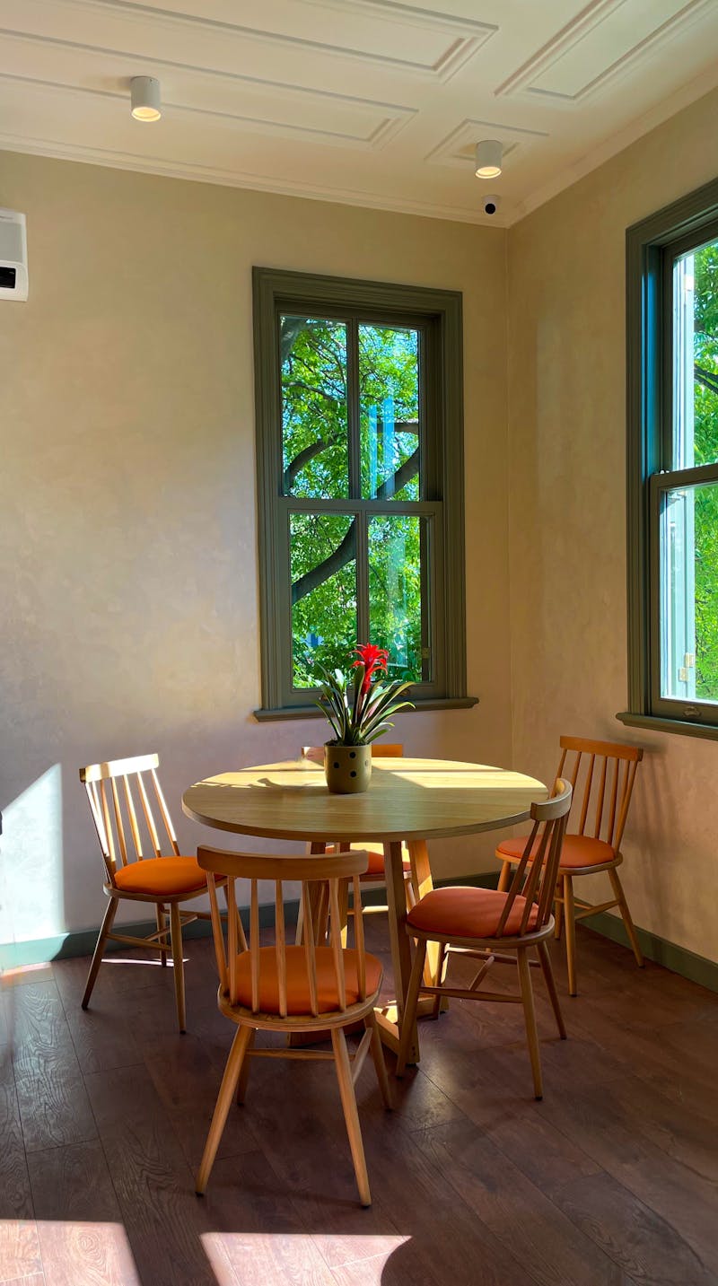 Round Table Photos, Download The BEST Free Round Table Stock Photos ...