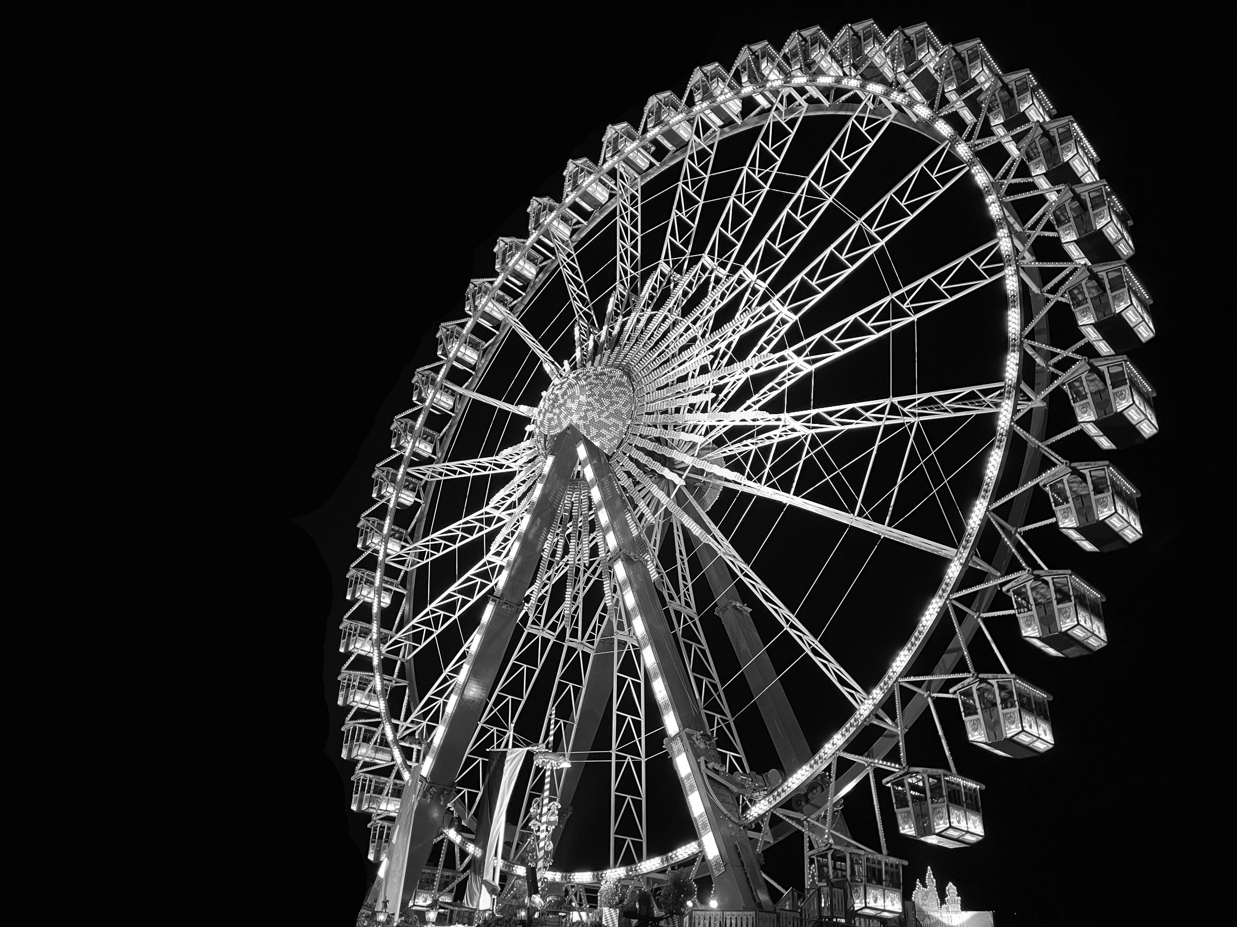 Ferris Wheel in Black and White · Free Stock Photo