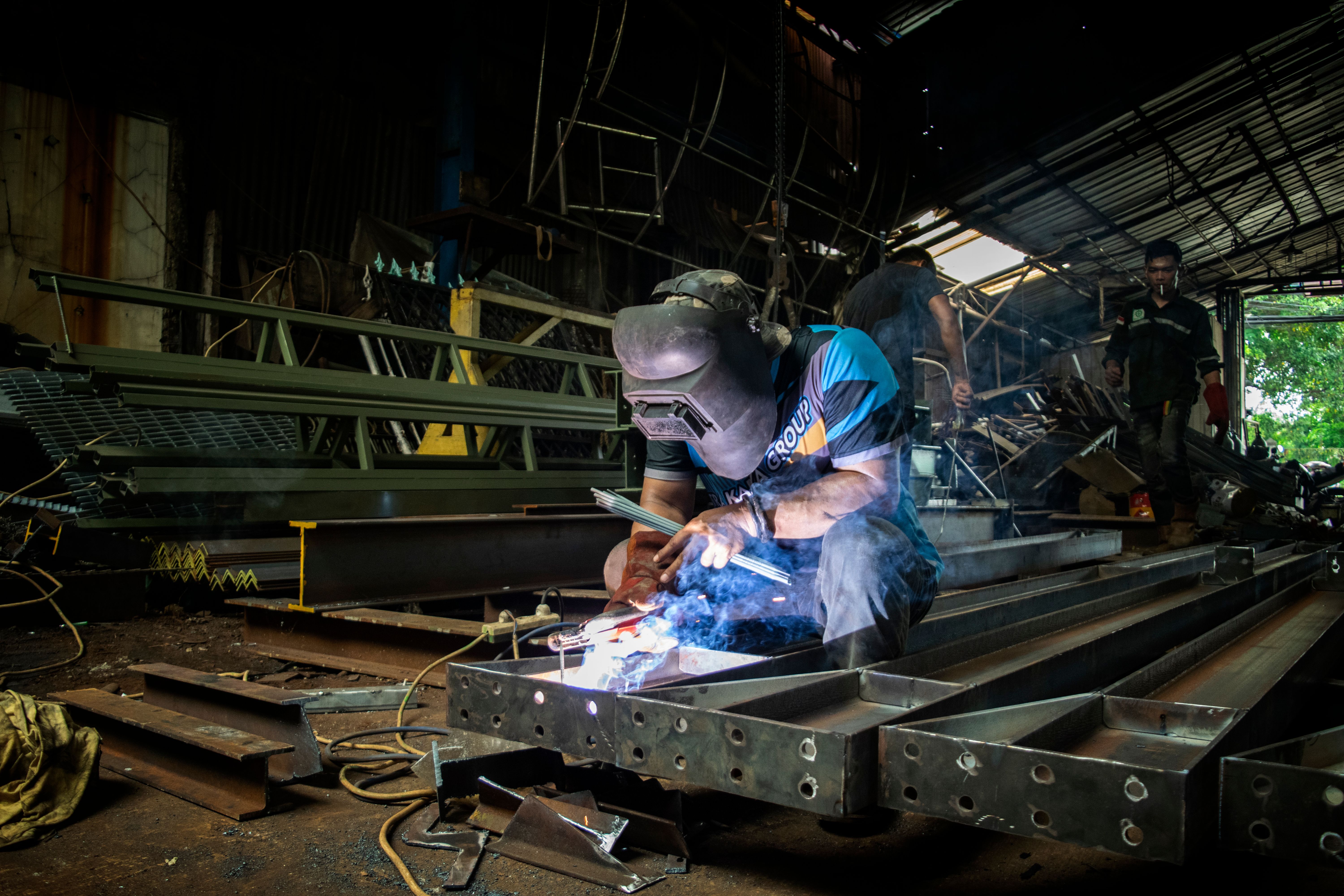 Factory Workers In Indonesia Photos, Download The BEST Free Factory ...