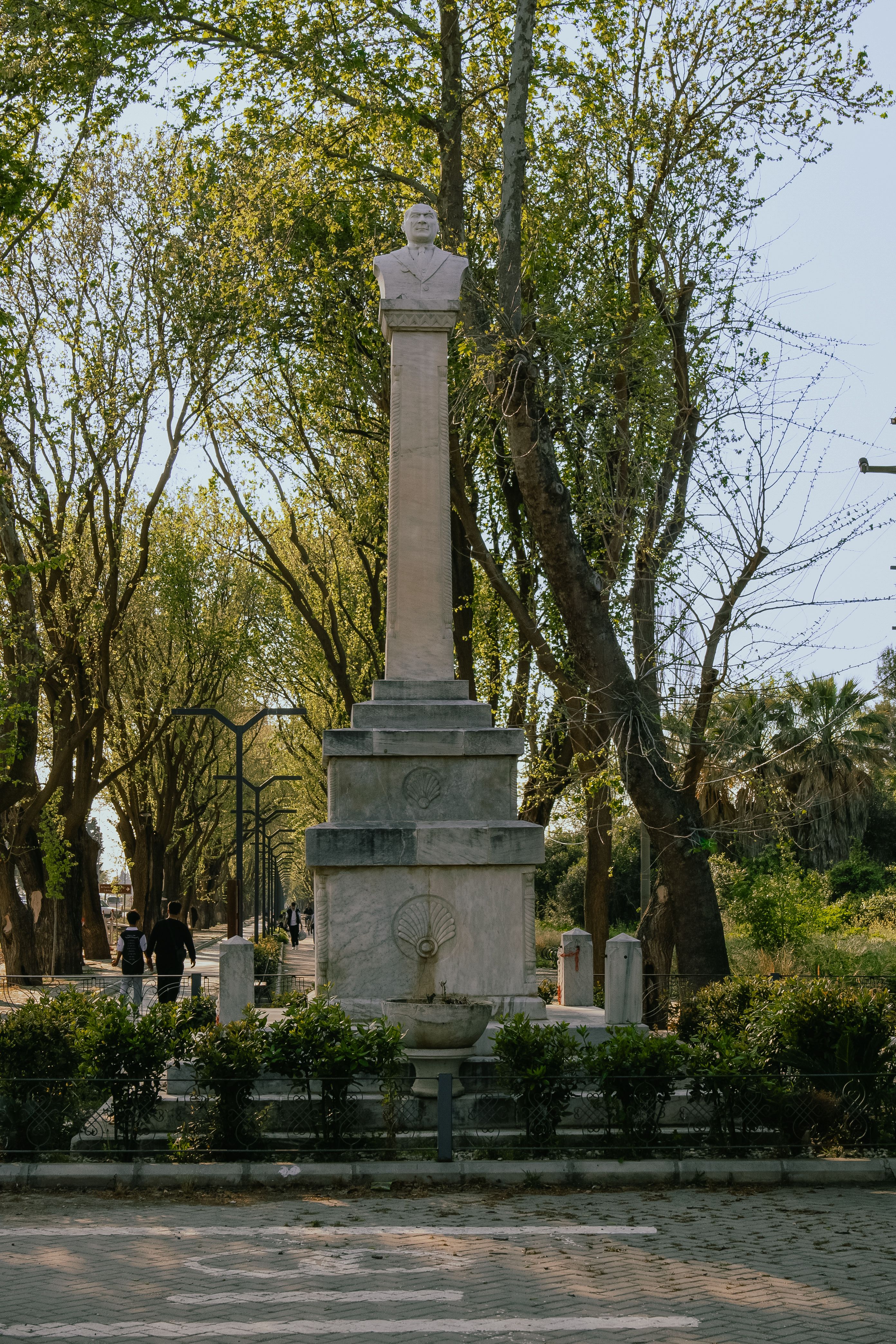 Bust on Column on Cemetery · Free Stock Photo
