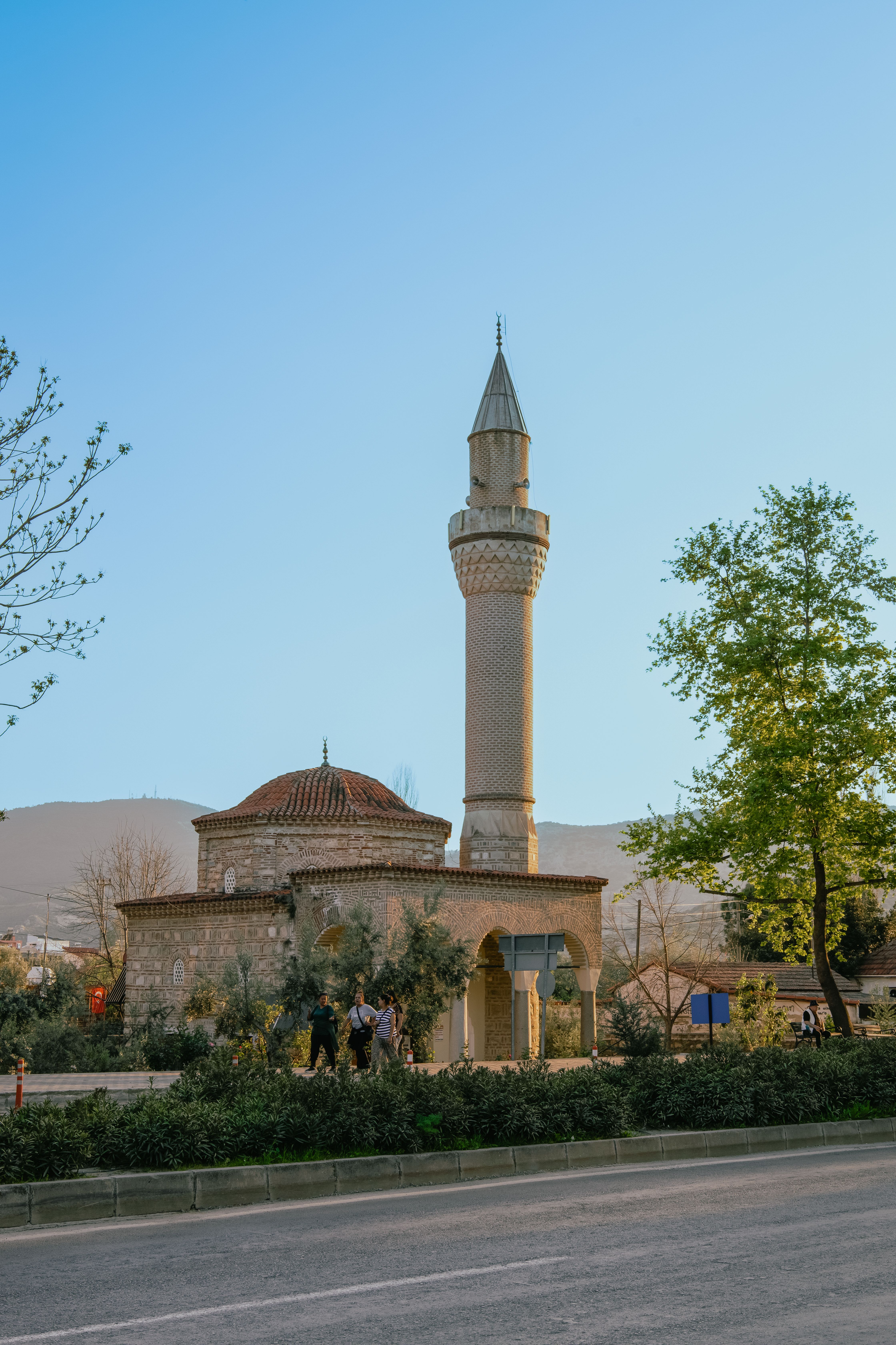 A Small Mosque Next to the Road · Free Stock Photo