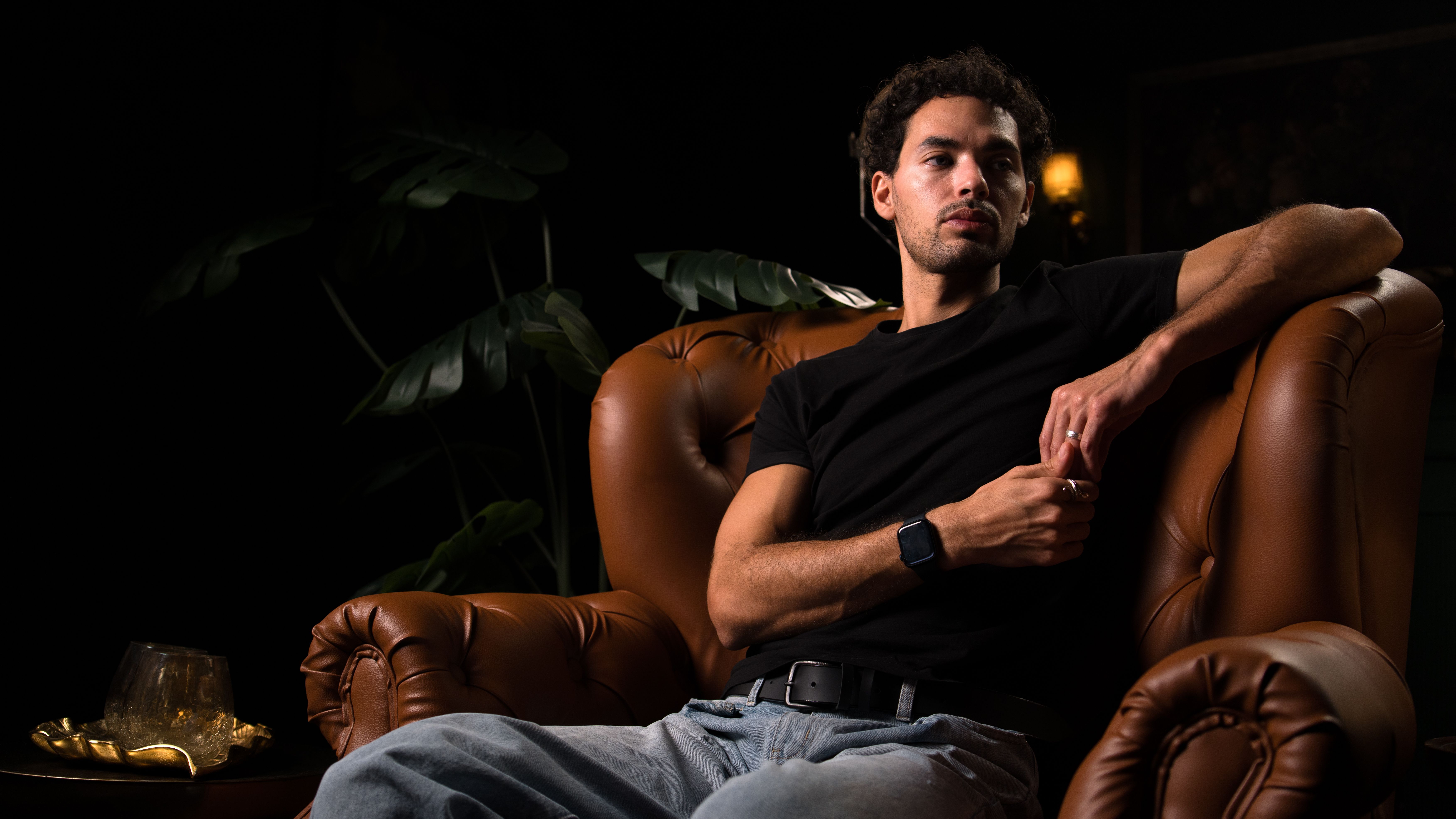 Model Poses On Sofa Photos, Download The BEST Free Model Poses On Sofa ...