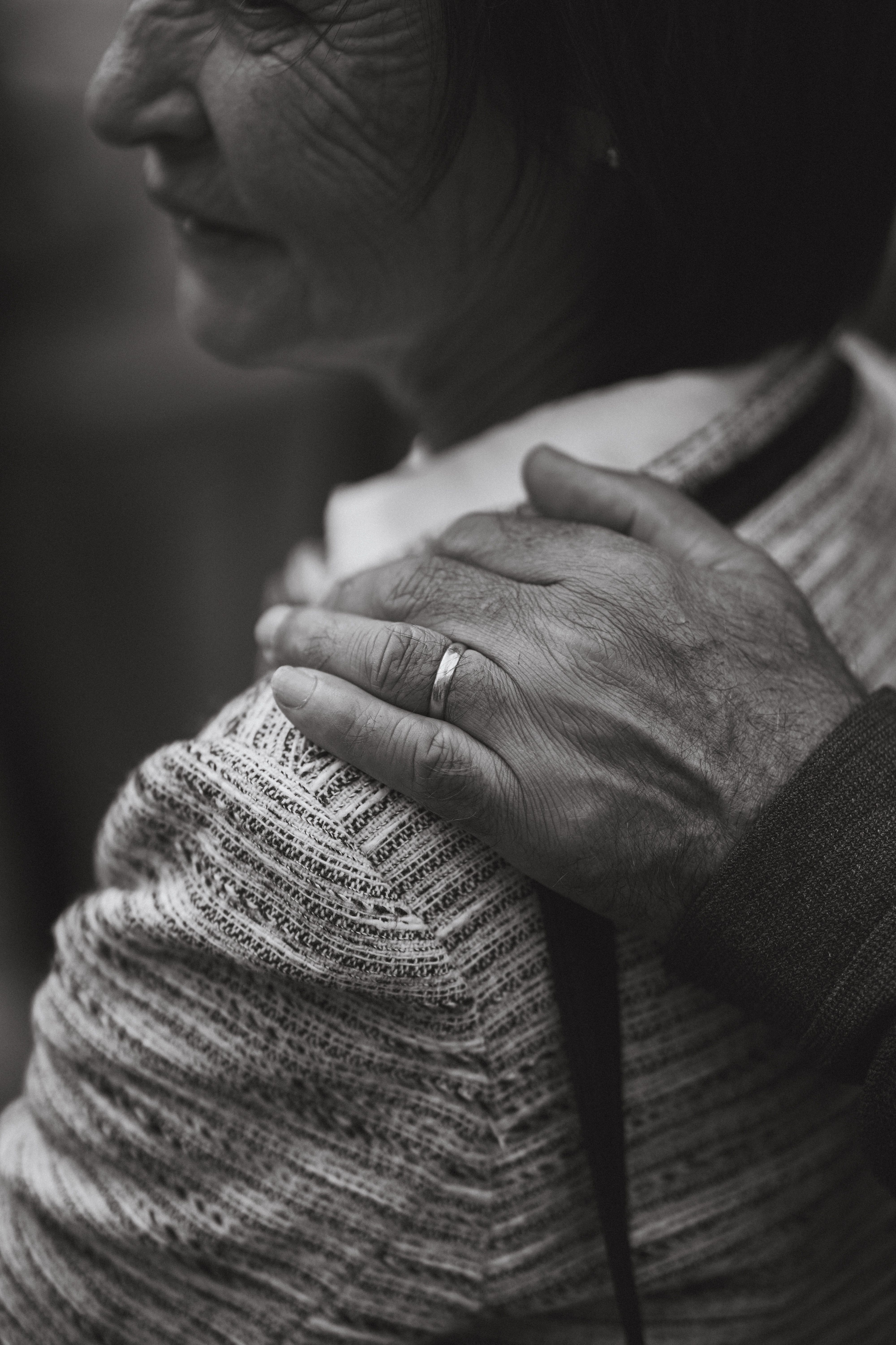 Hand On Shoulder Photos, Download The BEST Free Hand On Shoulder Stock ...