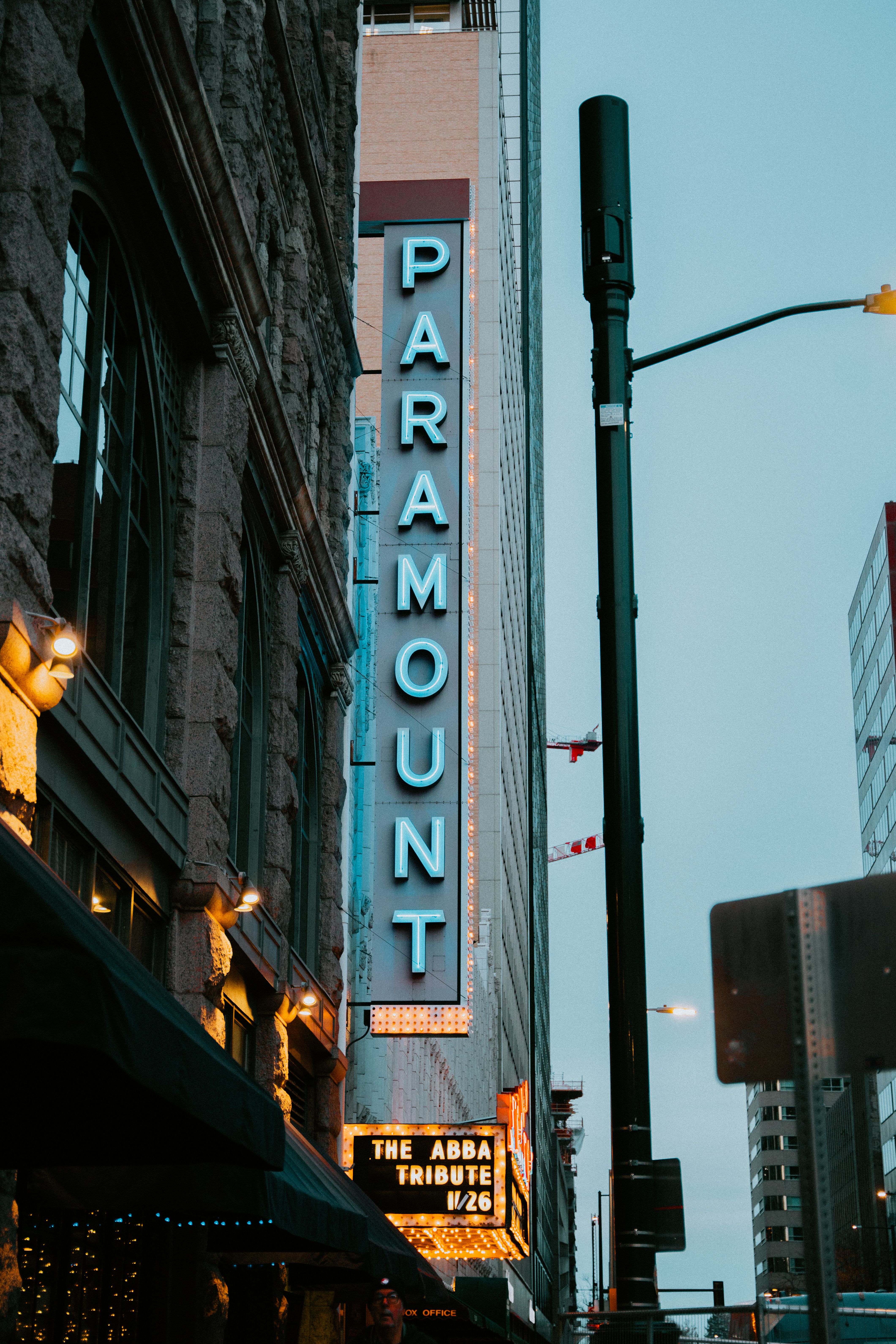 A neon sign that says paramount on a building · Free Stock Photo