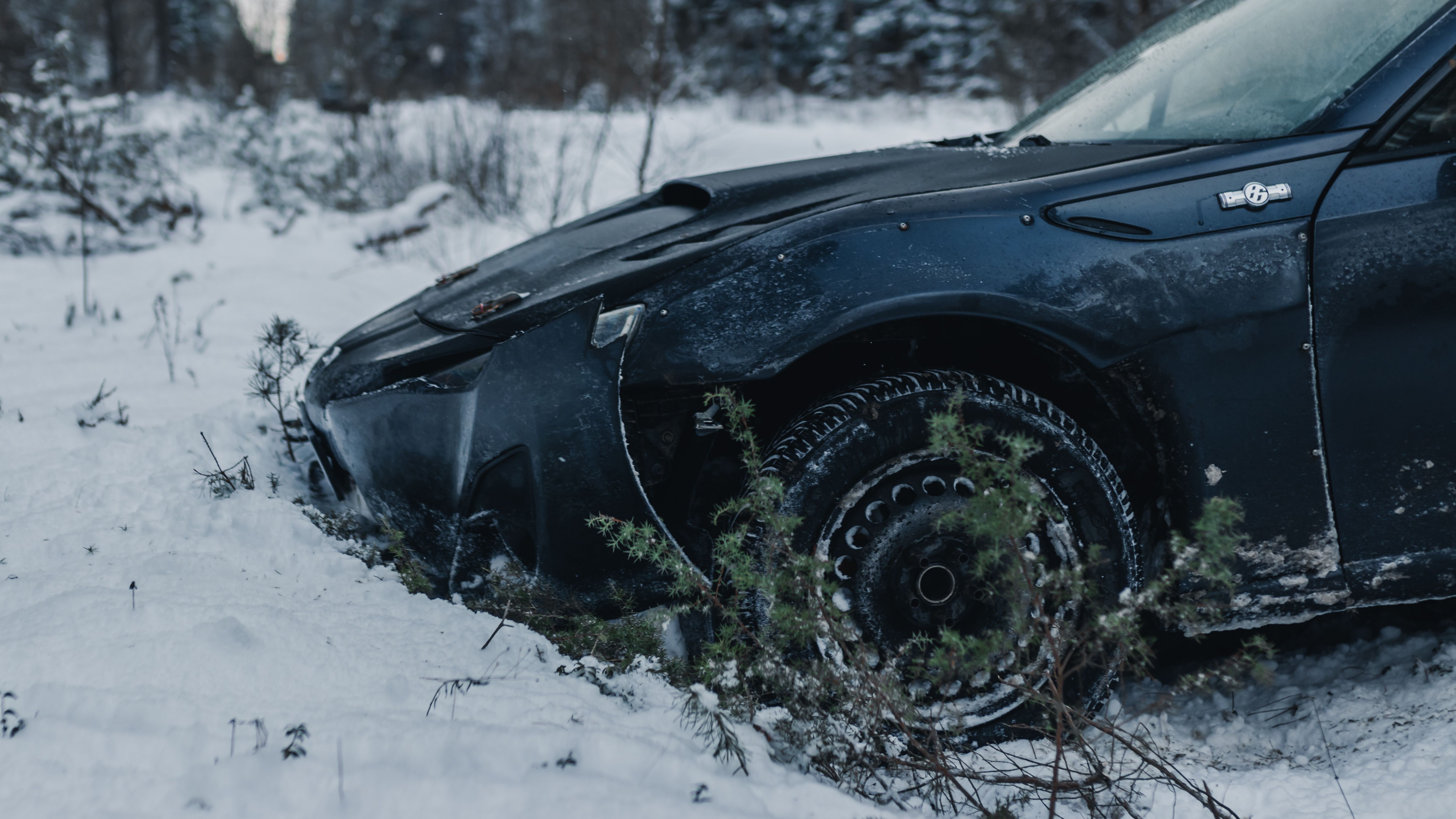 Car Wreckage in Snow · Free Stock Photo