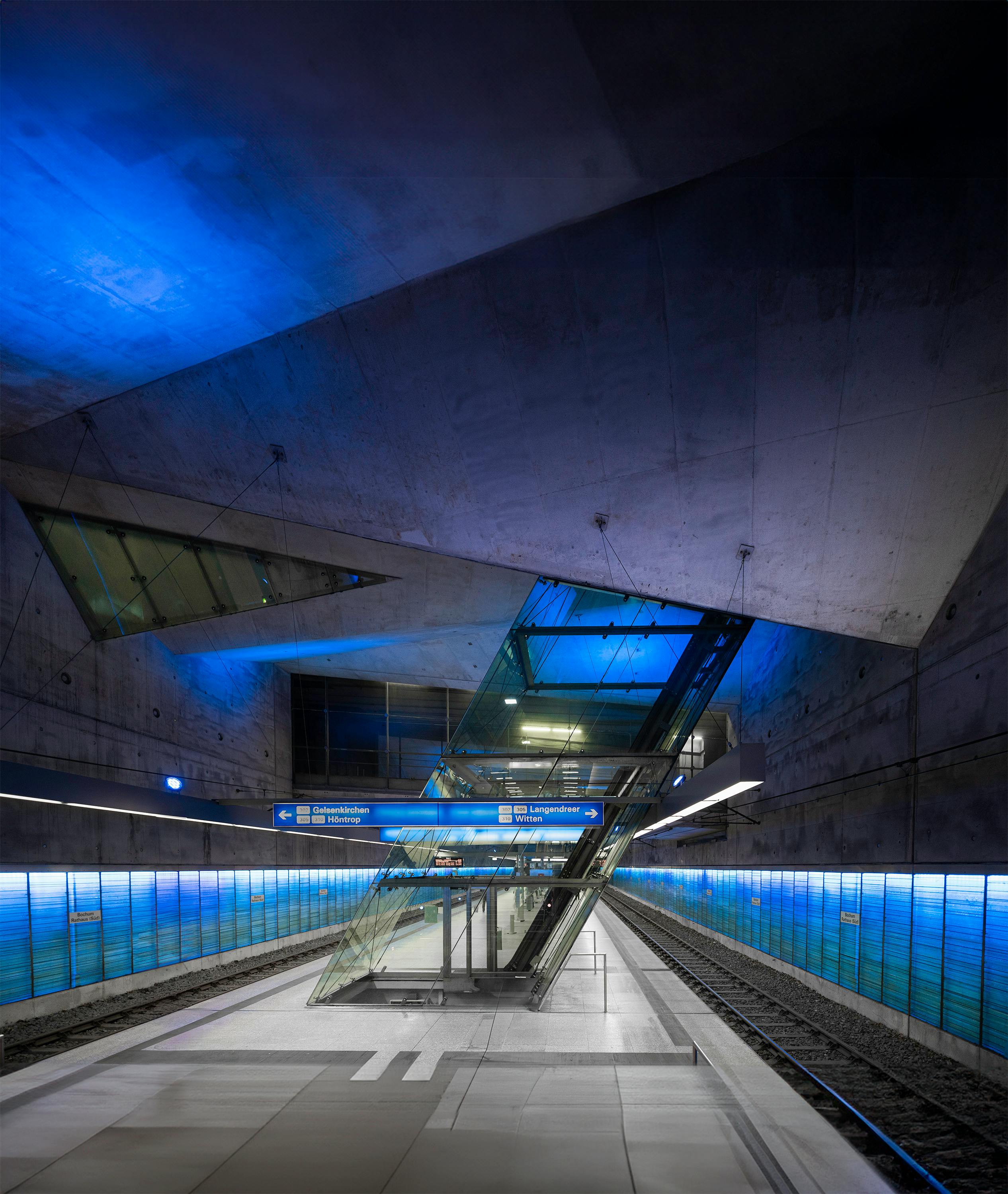 Empty metro station. · Free Stock Photo