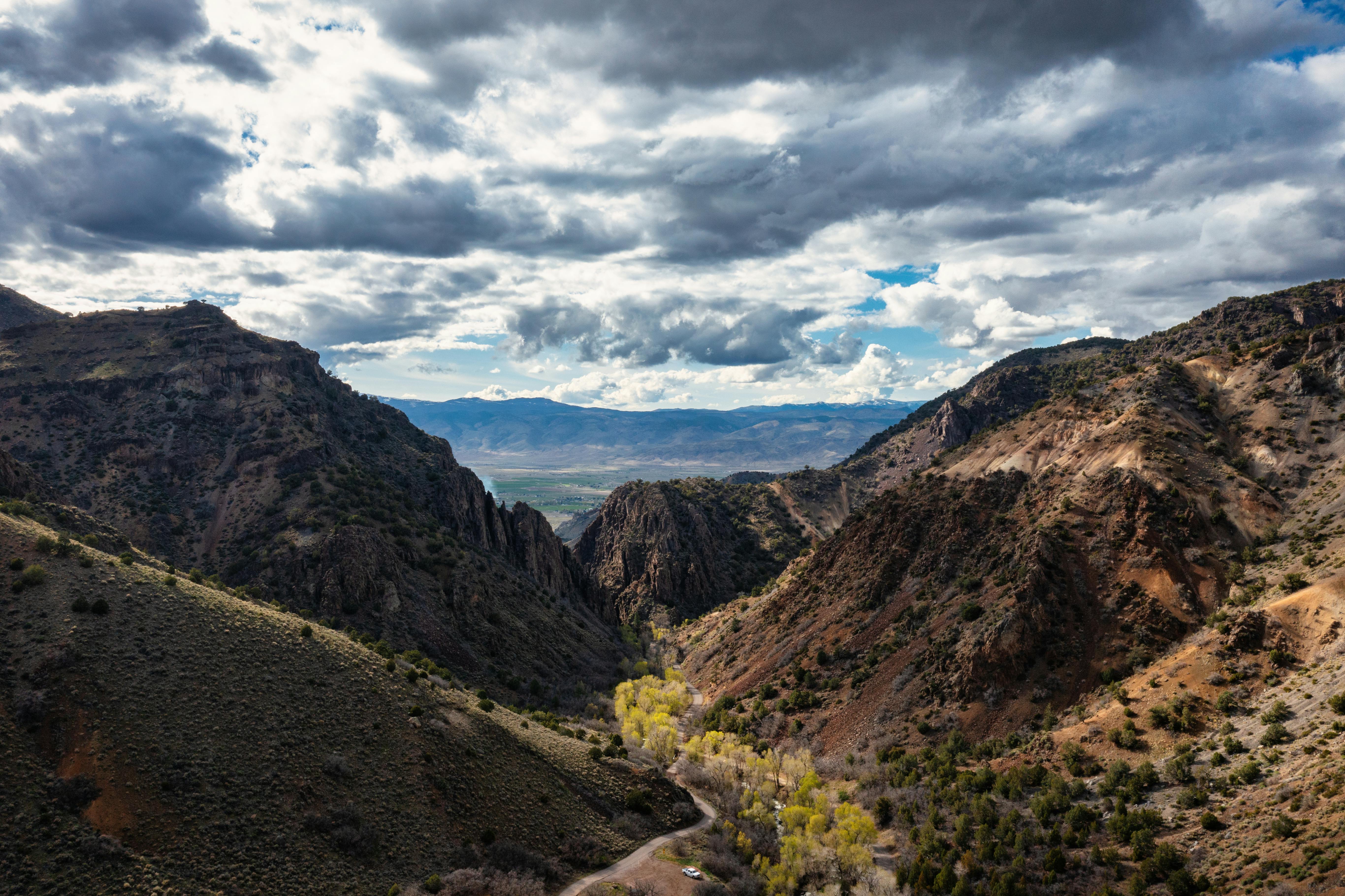 A view of the mountains and valley from a high vantage point · Free ...