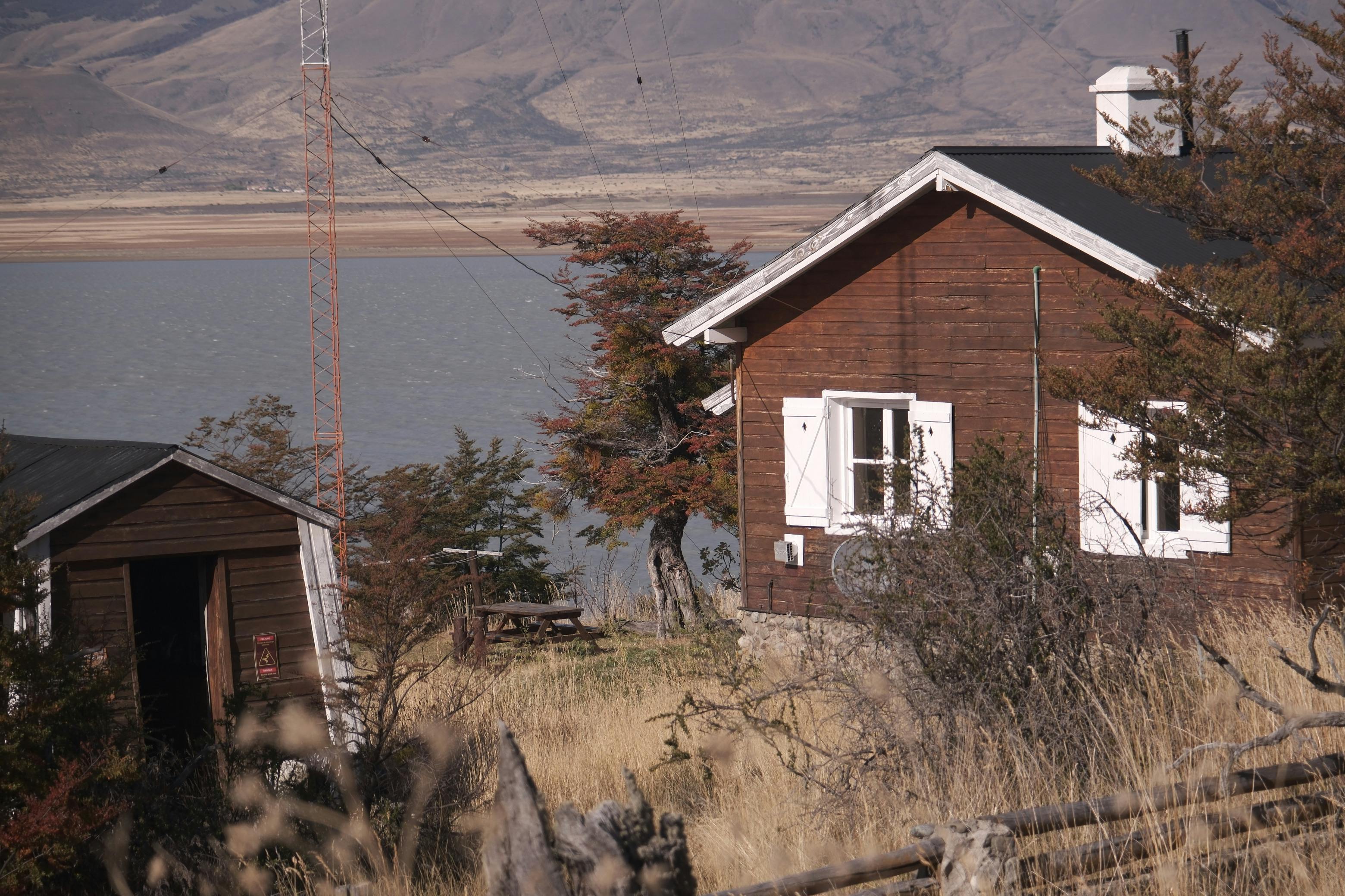 House Beside Trees · Free Stock Photo